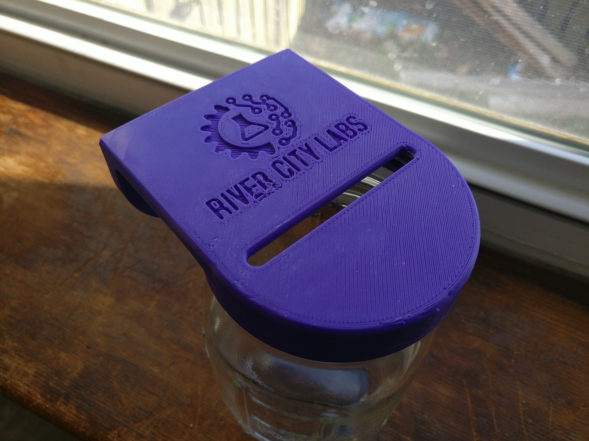 Fichier STL Mason Donation Jar Fixation murale en pot・Objet pour ...