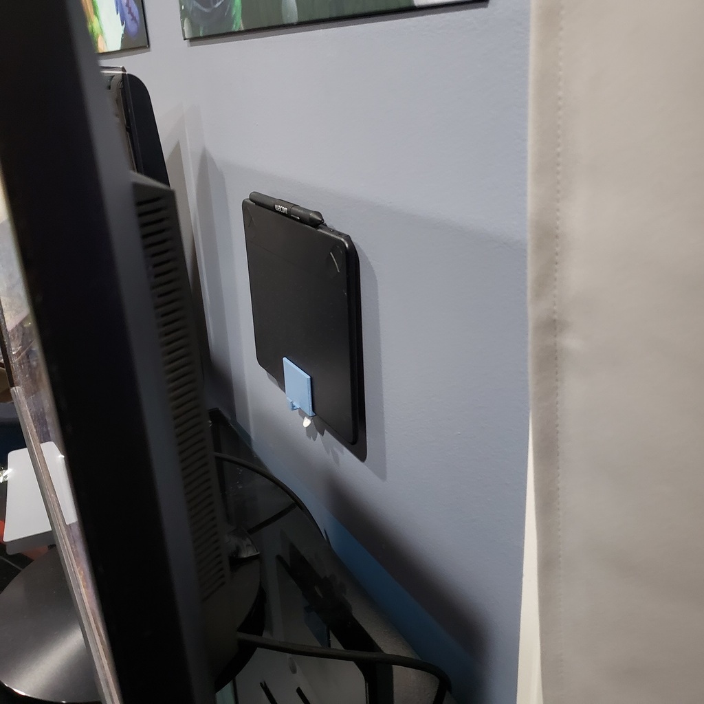 Free STL file Wall Mount for small tablets - uses Command Strip・3D ...