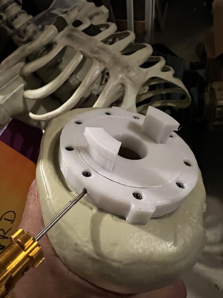 Free STL file 12 foot Skeleton ROTATING Arm Head Bracket Adapter 🦶・3D ...