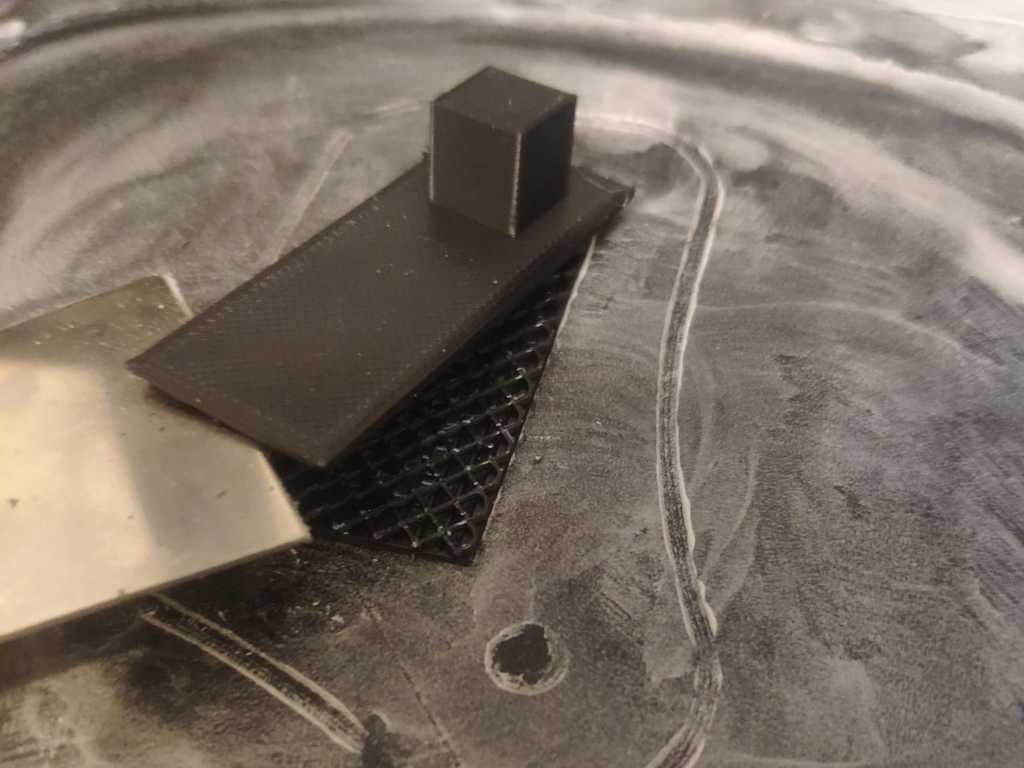 Free STL file 1 cc Calibration Cube on 1 cc Platform・3D print object to ...