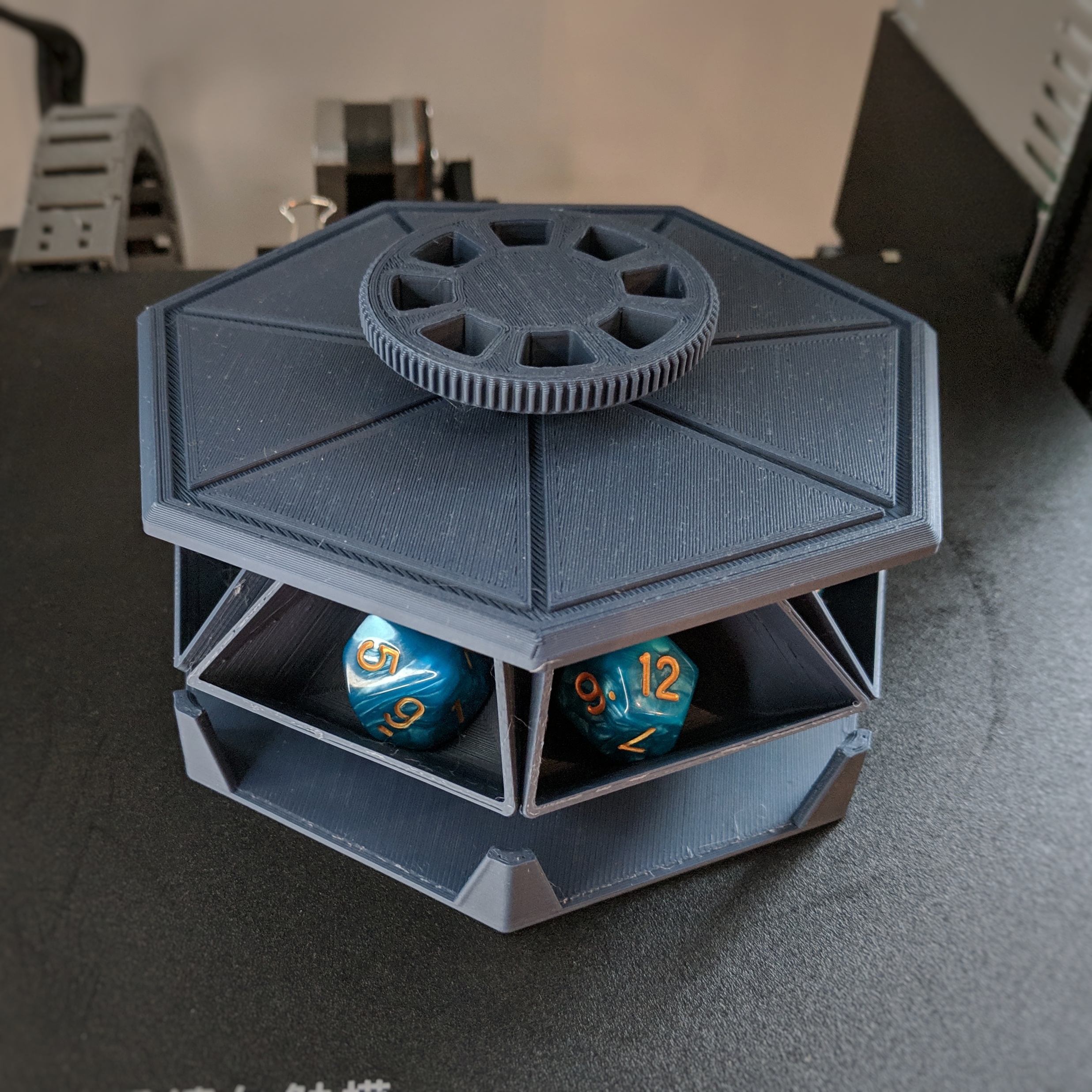 STL file Hinged dice box・3D printing idea to download・Cults