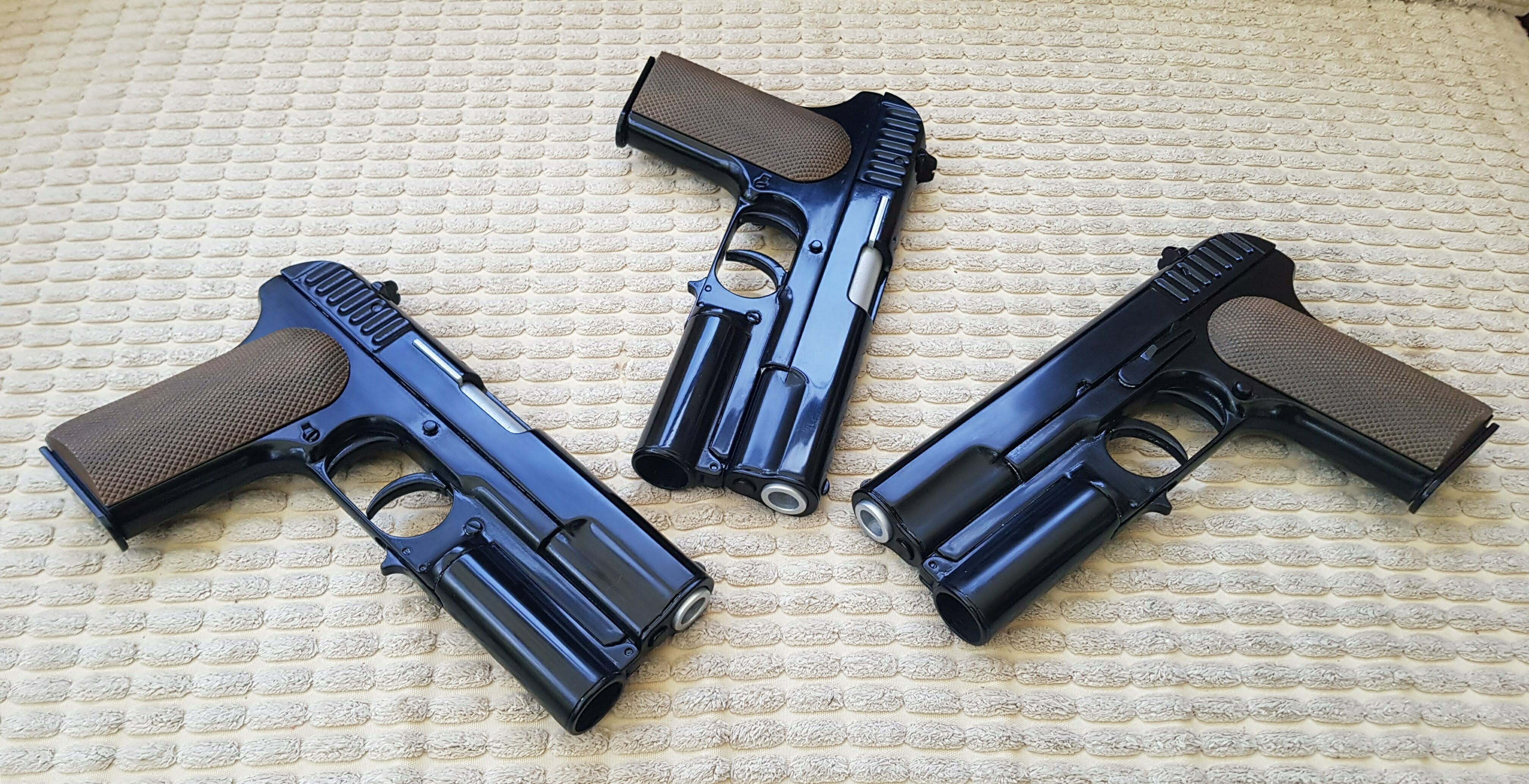 Fichier STL Kingsman Carnwennan Custom Tokarev TT-30 Prop. 📱・Plan pour ...