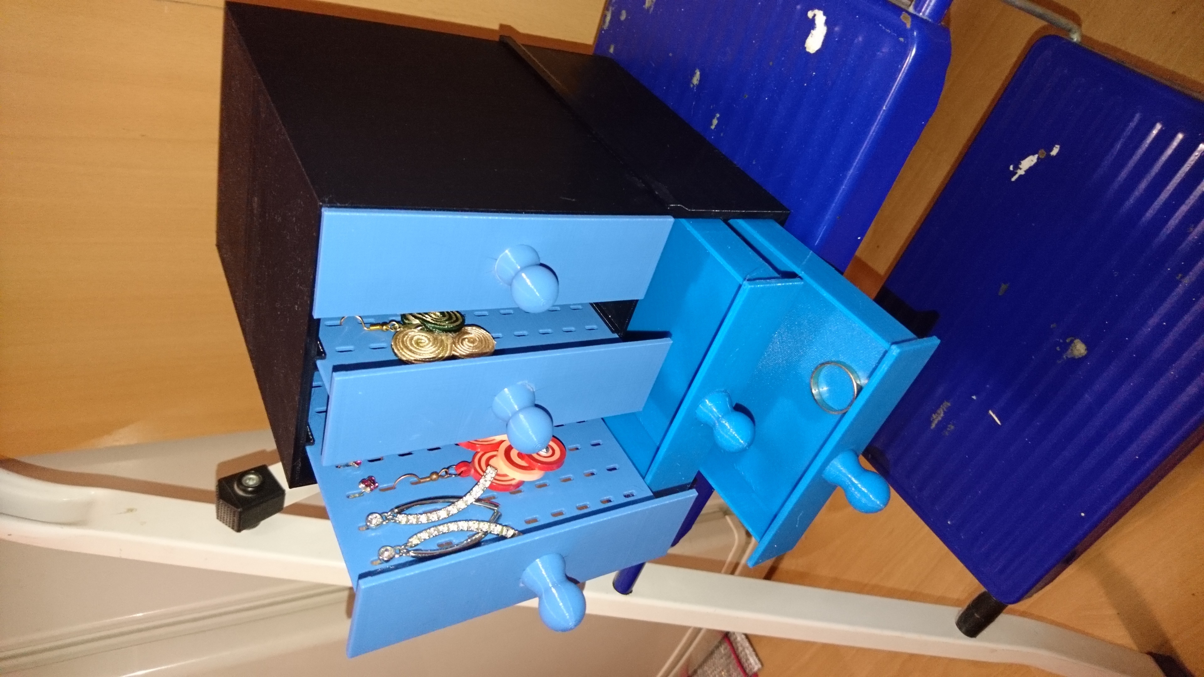 STL file Earrings and rings box・Template to download and 3D print・Cults