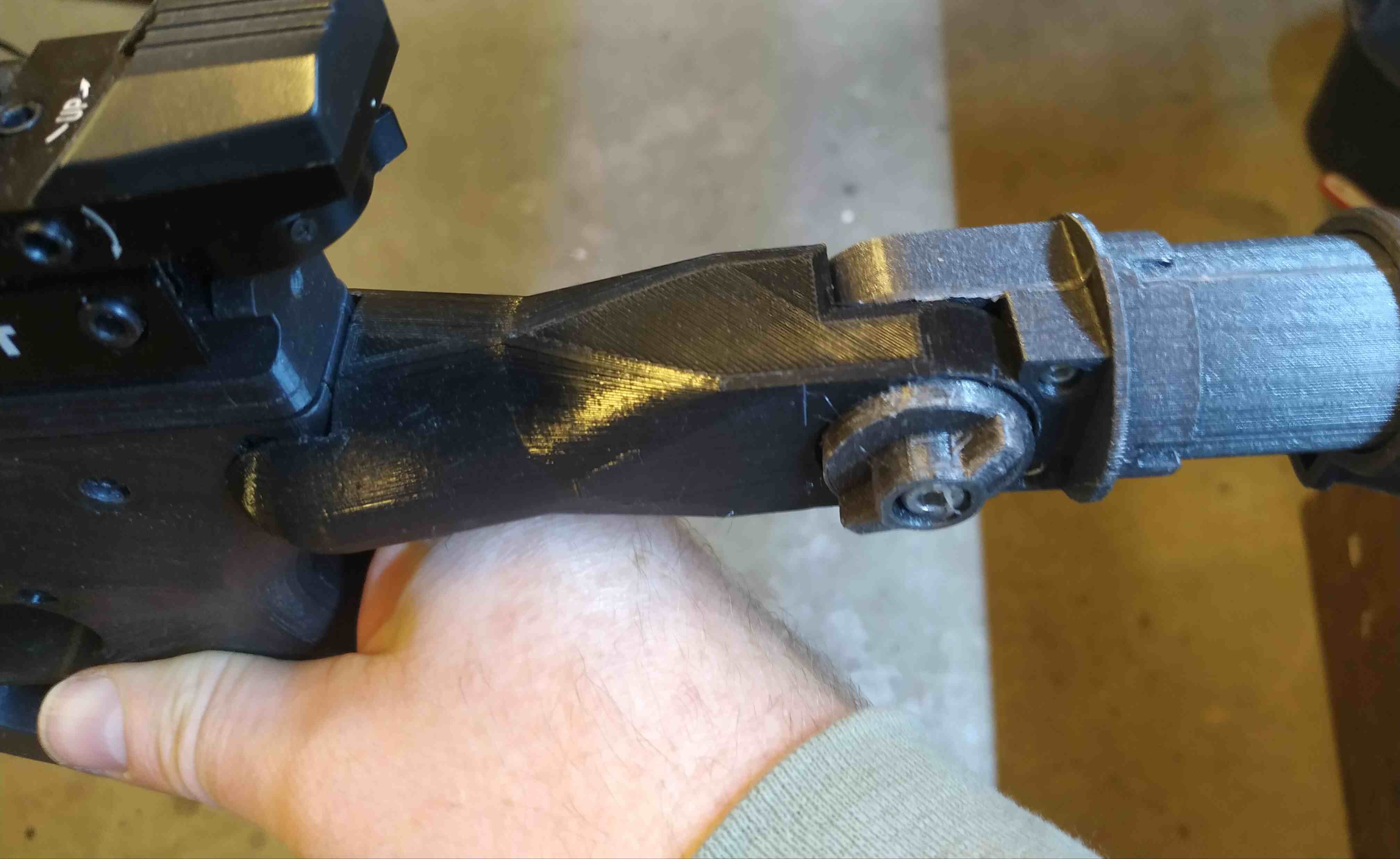 Fichier STL gratuit Face avant améliorée pour la crosse Mini Adder M16 ...