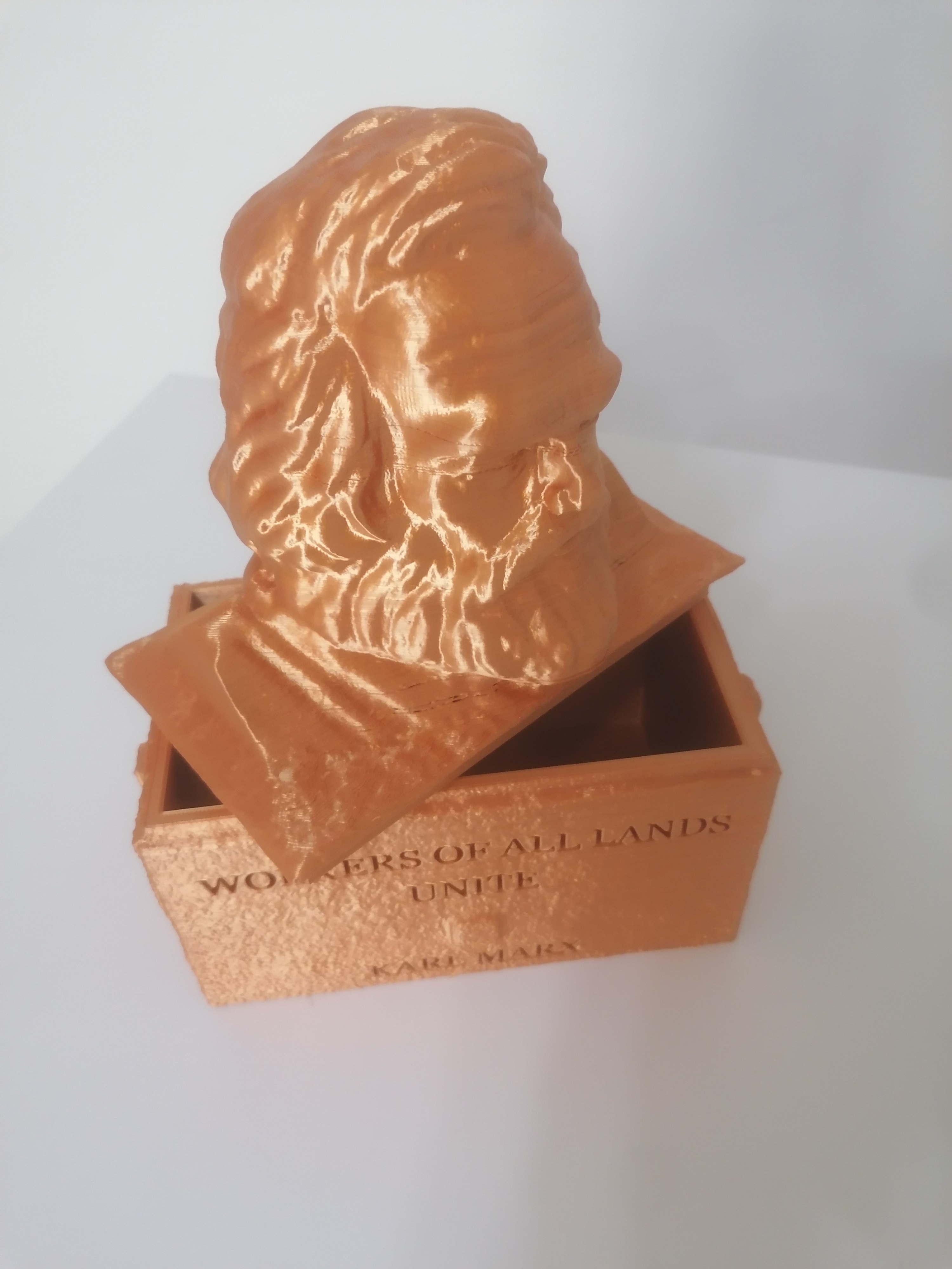Archivo 3D gratis KARL MARX BOX 📦・Modelo para descargar y imprimir en ...