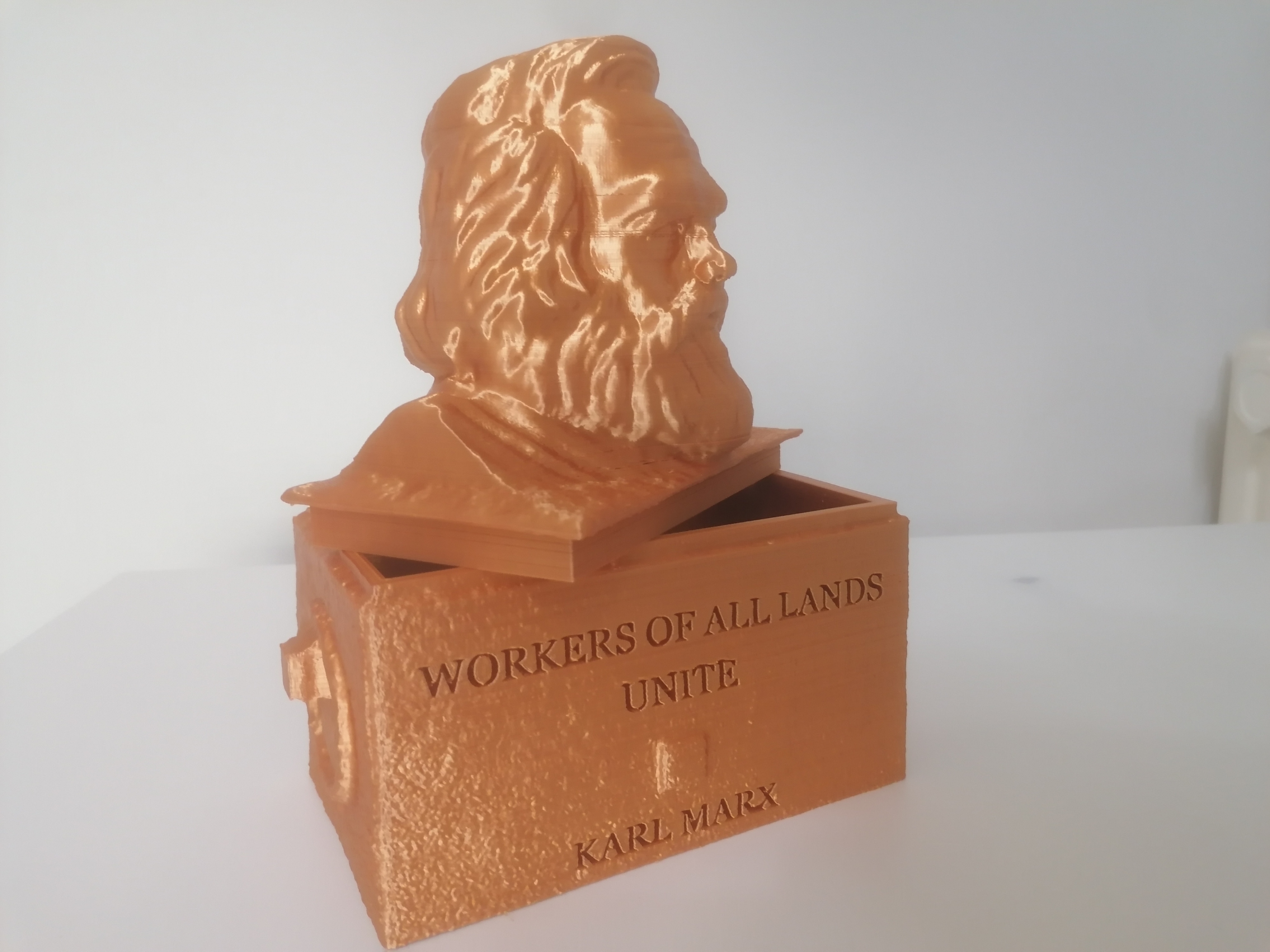 Archivo 3D gratis KARL MARX BOX 📦・Modelo para descargar y imprimir en ...