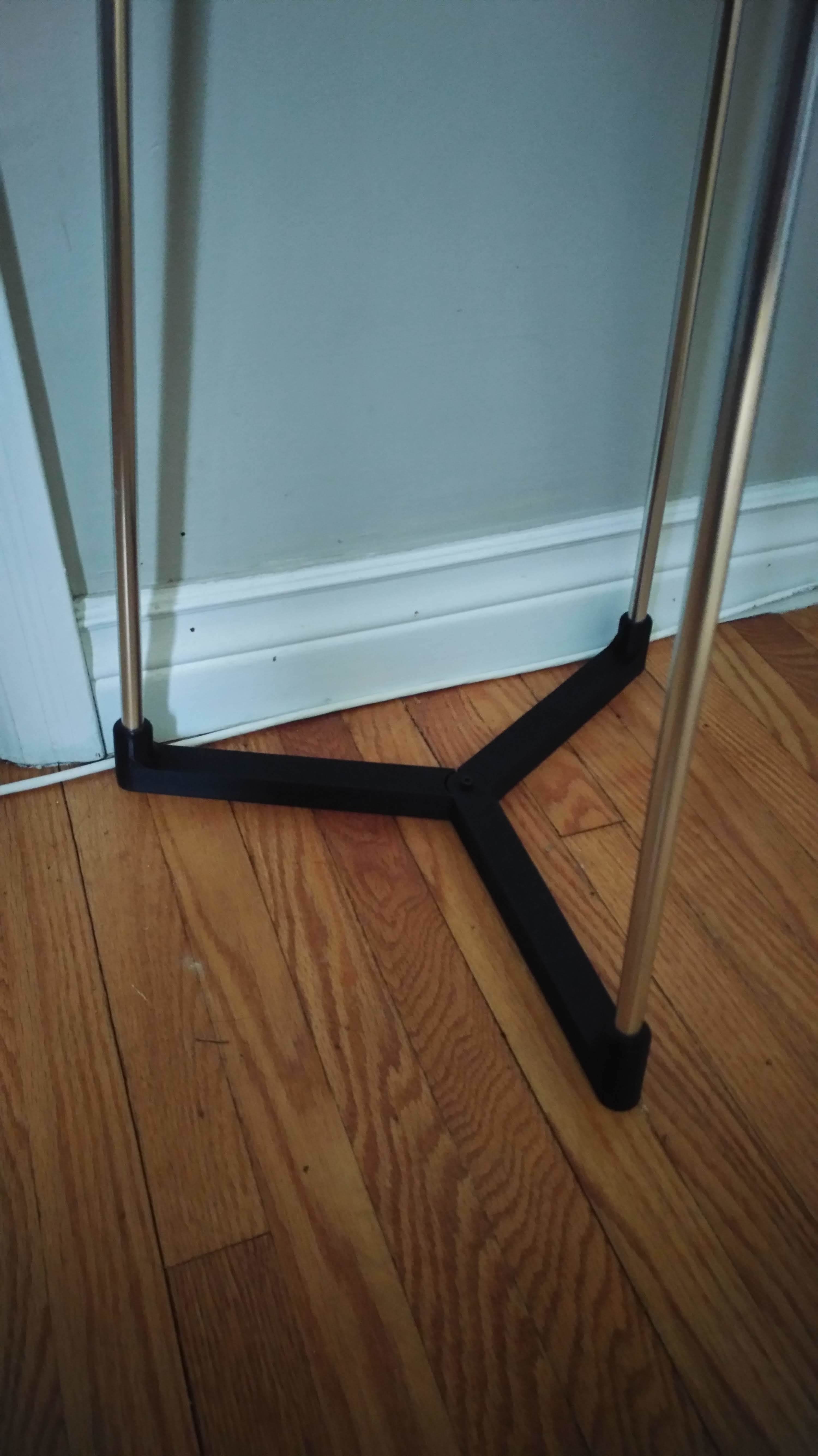 Free STL file Minimalist speaker stand・3D print design to download・Cults