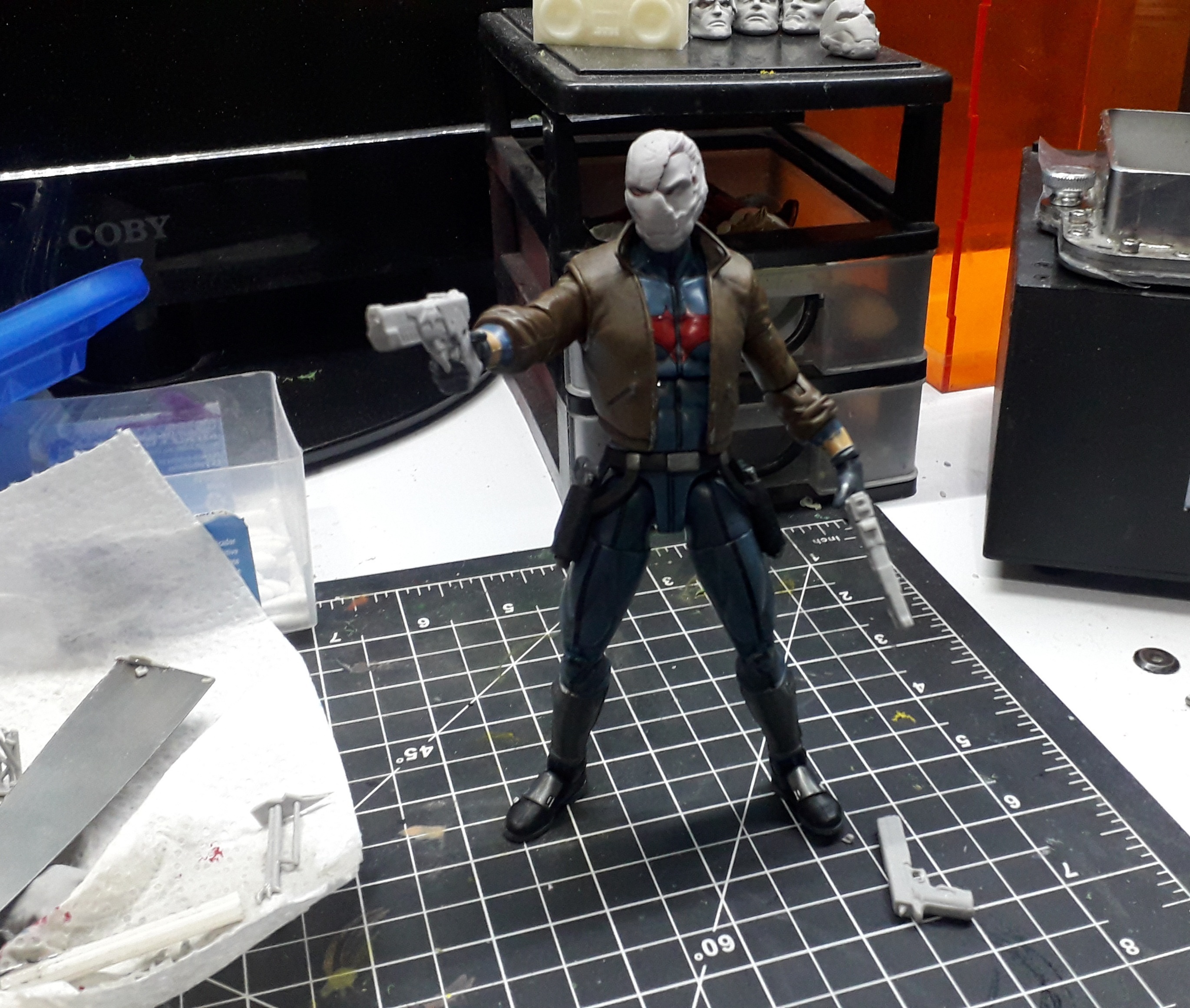 STL file red hood battle damaged head and guns for acction figures ...
