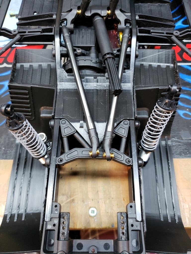Archivo 3D gratis Cubierta del raíl trasero del chasis Axial SCX10 ...