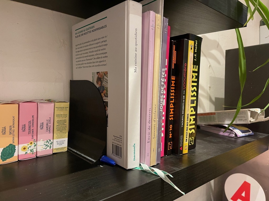 Free 3D file Book holder 📚・3D printable model to download・Cults