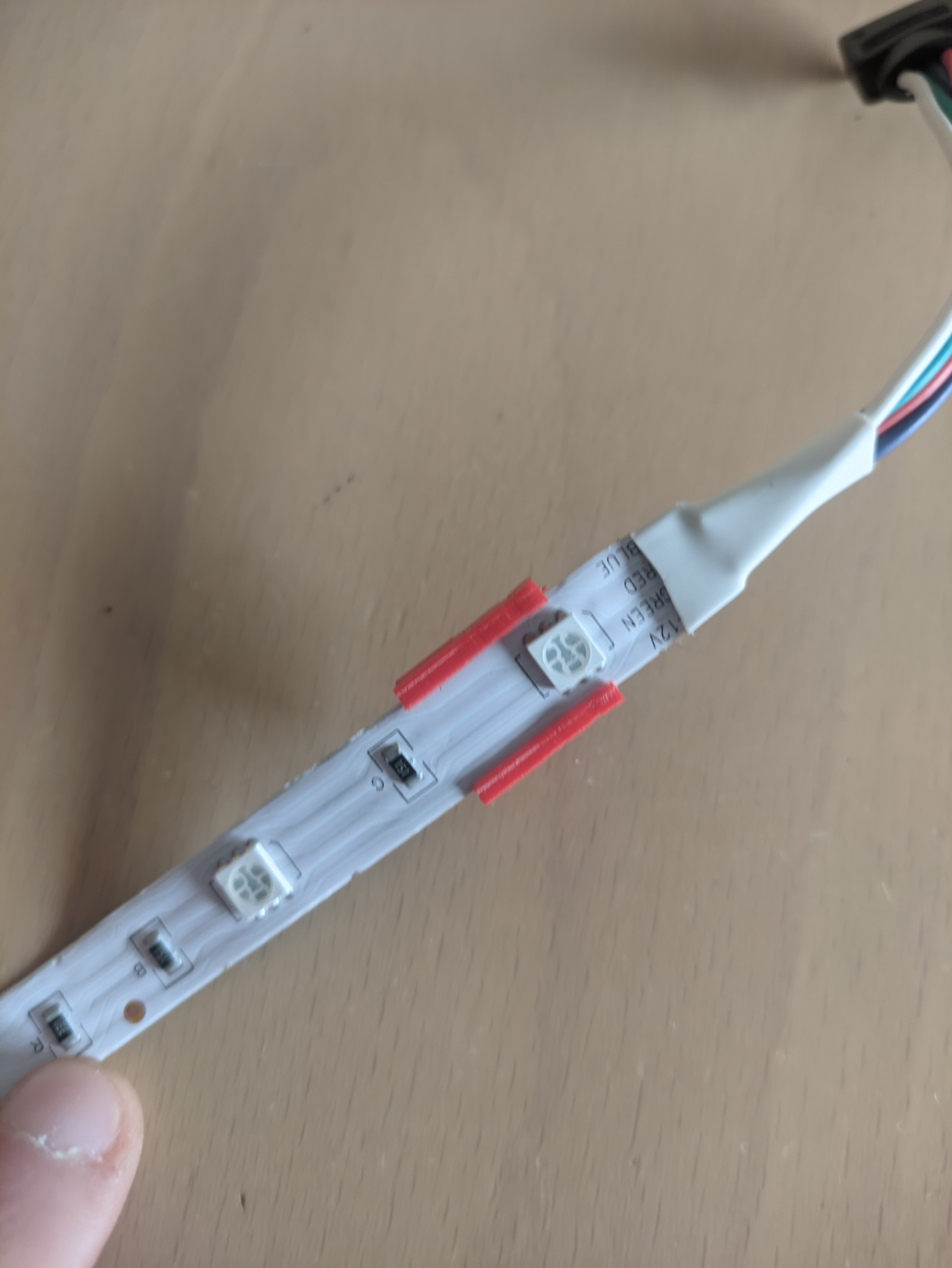 Archivo STL gratis Riel tira led de 20 0 30cm・Plan para descargar y ...