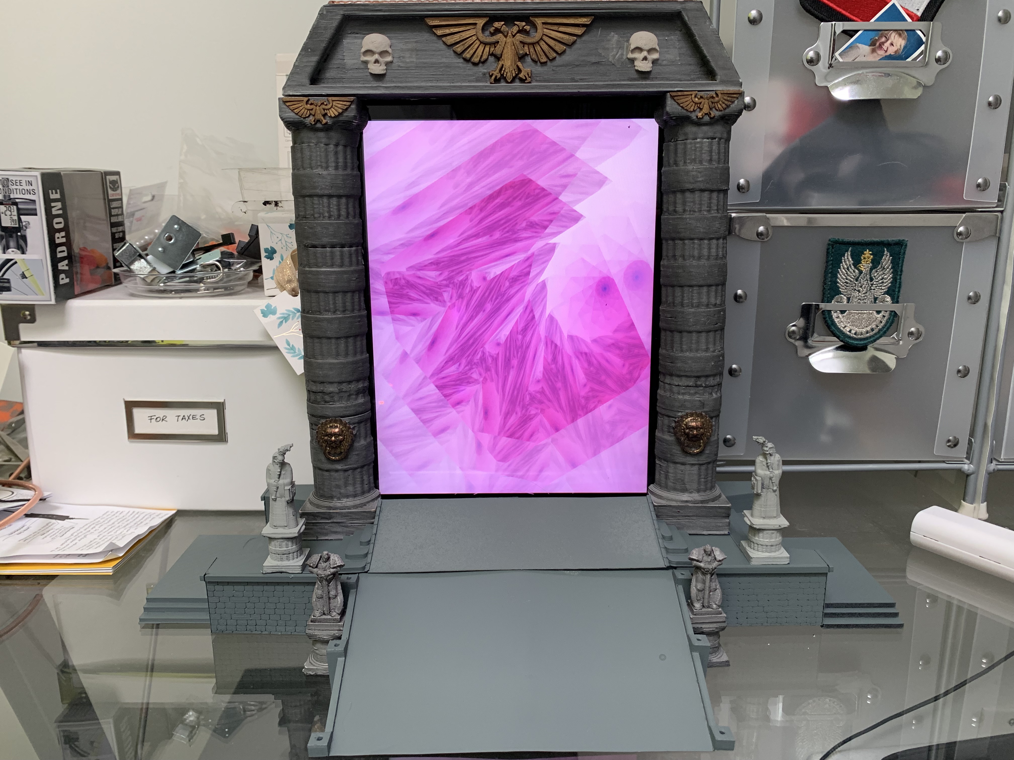 3D printed Imperial Gate (iPad/Tablet Frame) Accents - WH40k・Cults