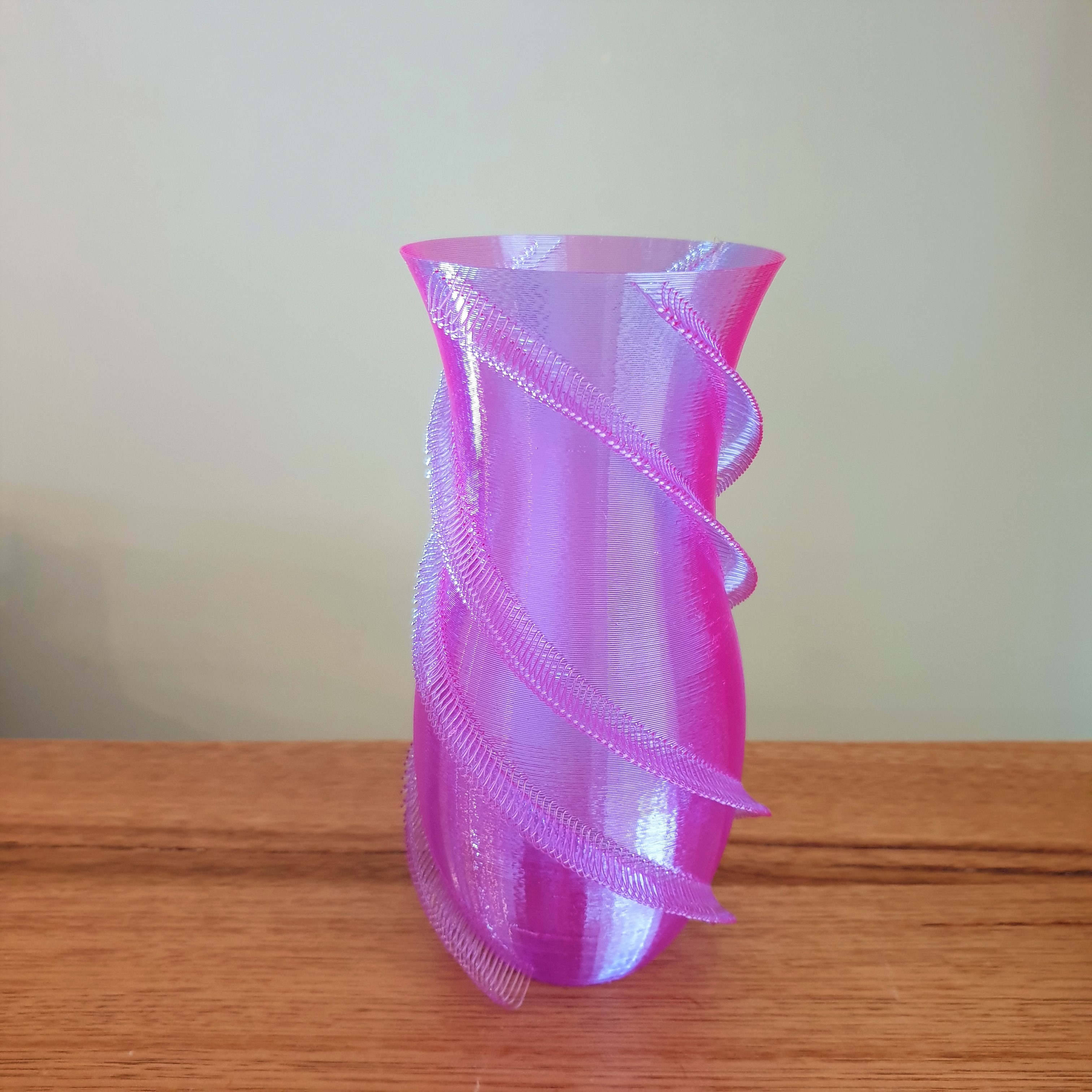 STL file Spiral Loop Vase 🏺・Model to download and 3D print・Cults