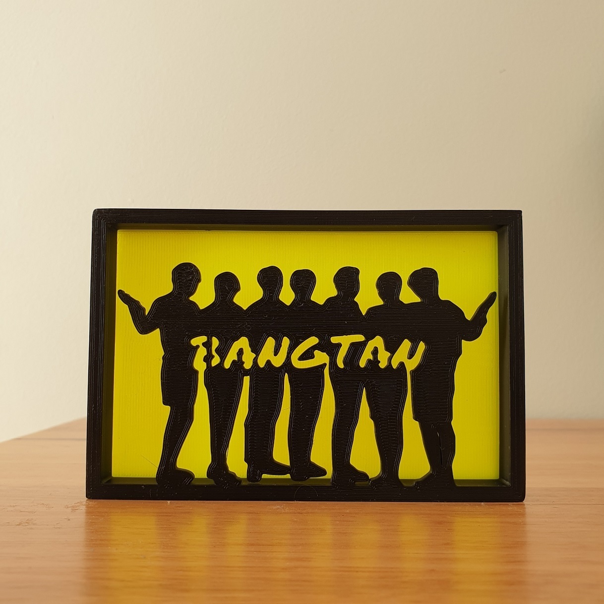 Archivo STL gratis Ornamento de silueta BTS・Diseño de impresora 3D para ...