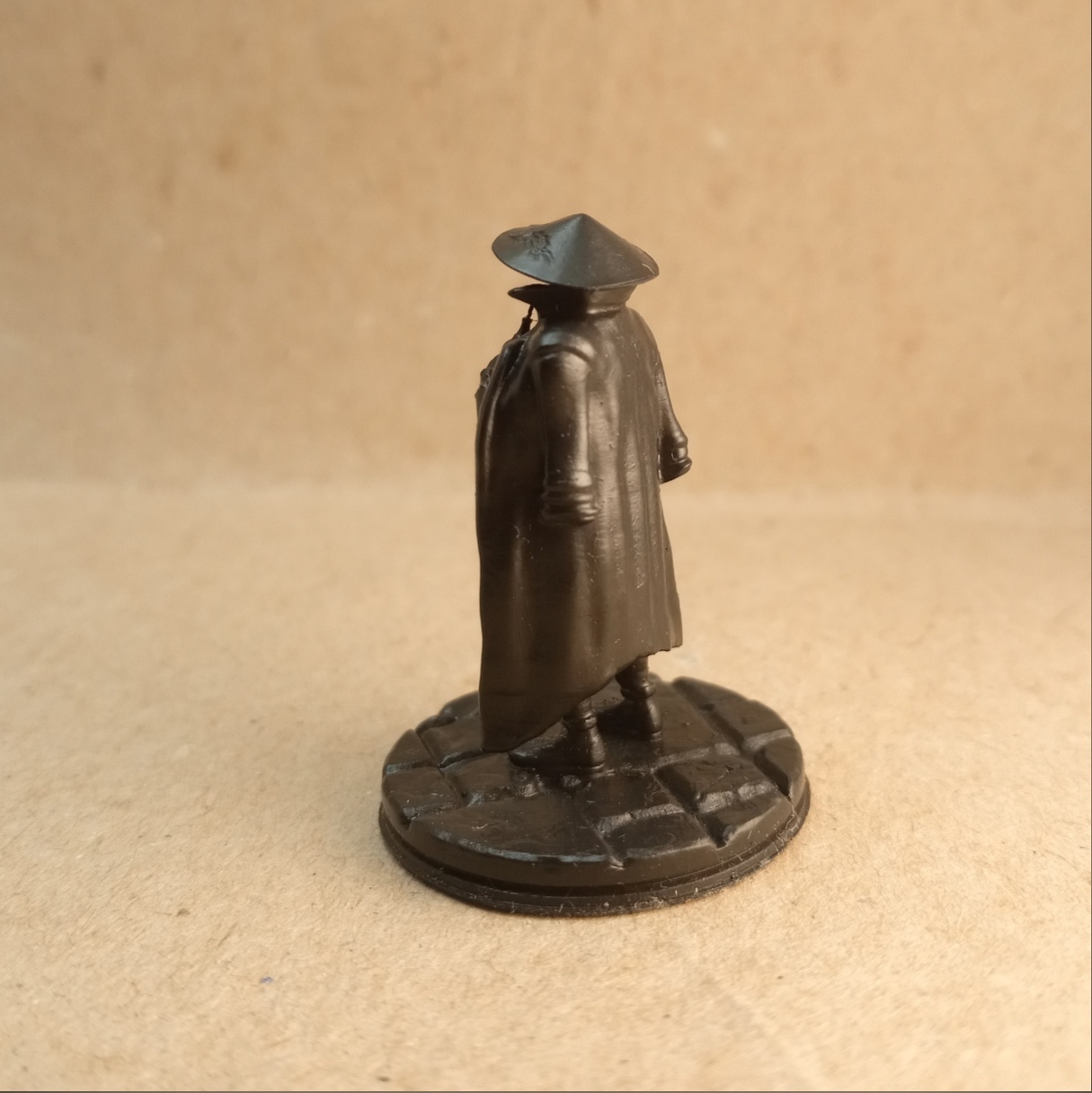 STL file Human warlock in iron hat 🎩・3D print model to download・Cults