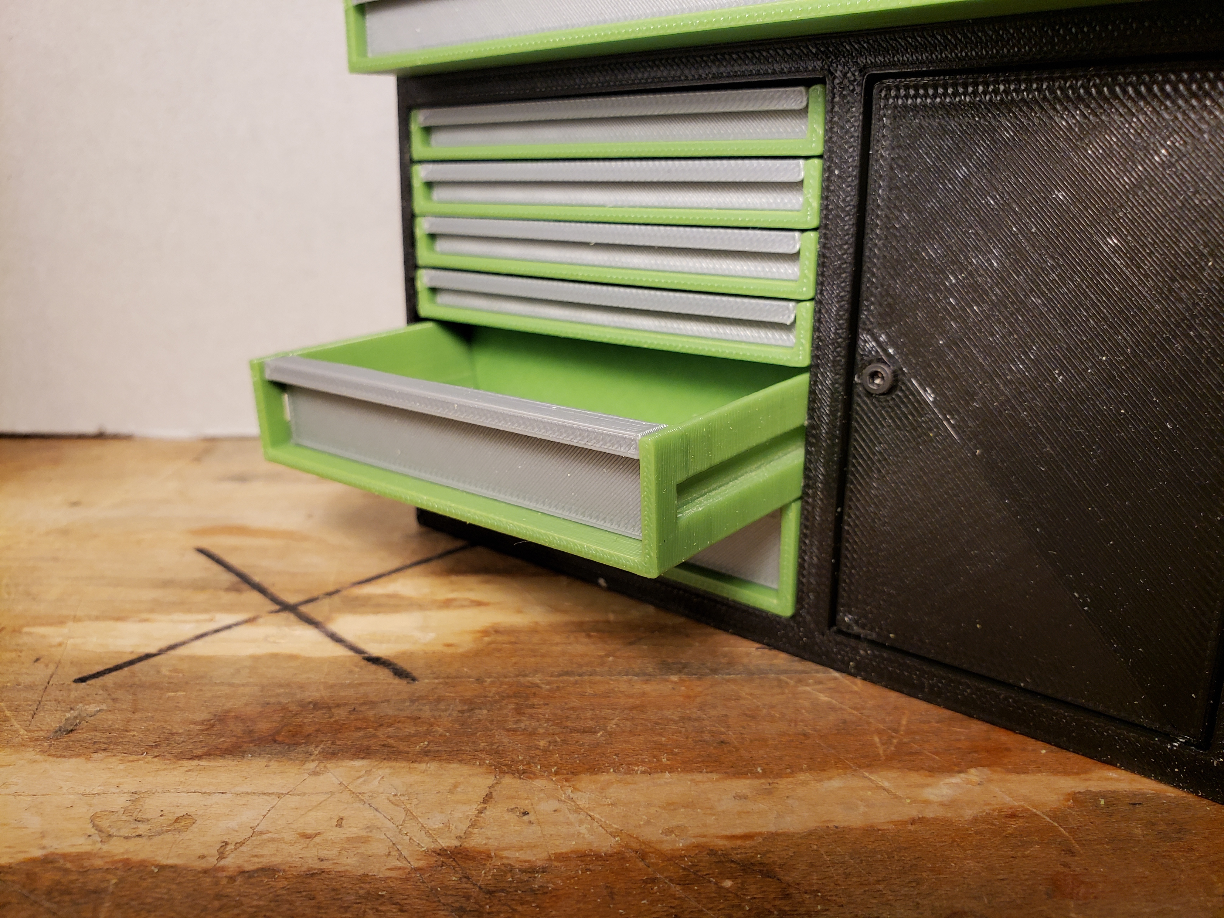 STL file 1/10 scale functional Tool Chest 🚪・3D printing model to ...