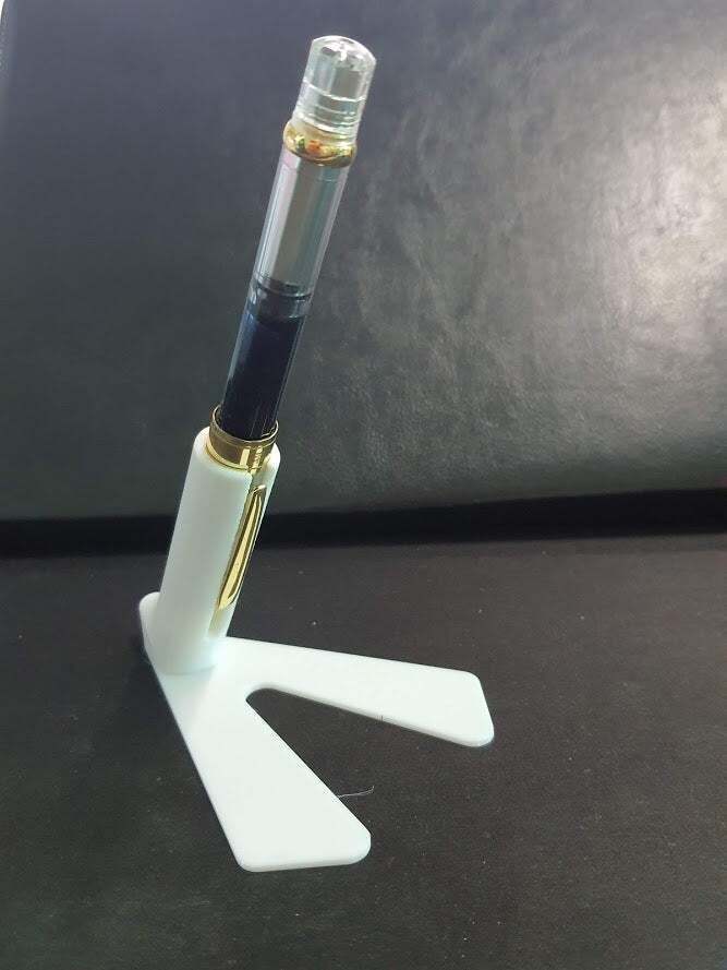 Free STL file Fountain Pen Holder (No more dry ink)・3D print object to ...