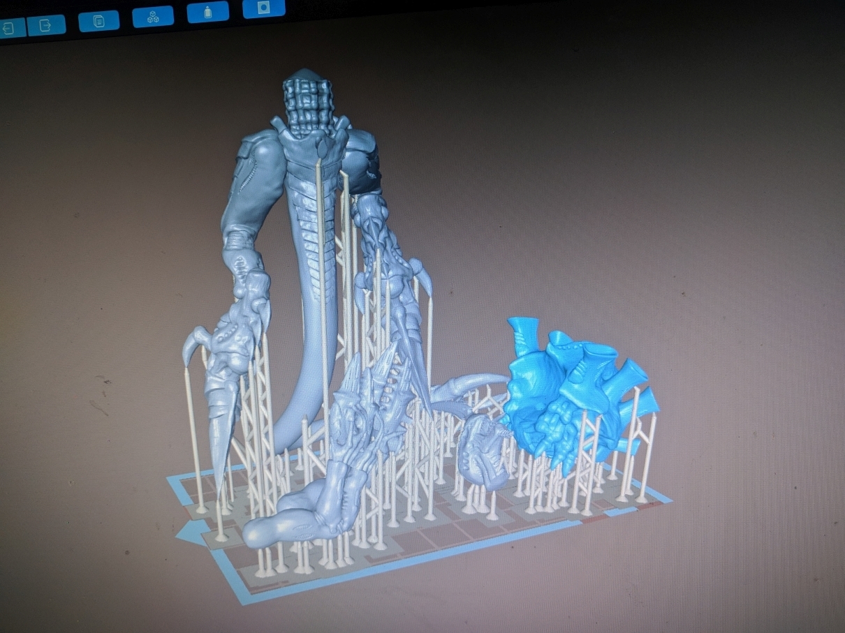 3D printed Swarmlord and Hive Tyrant • made with Anycubic Photon・Cults