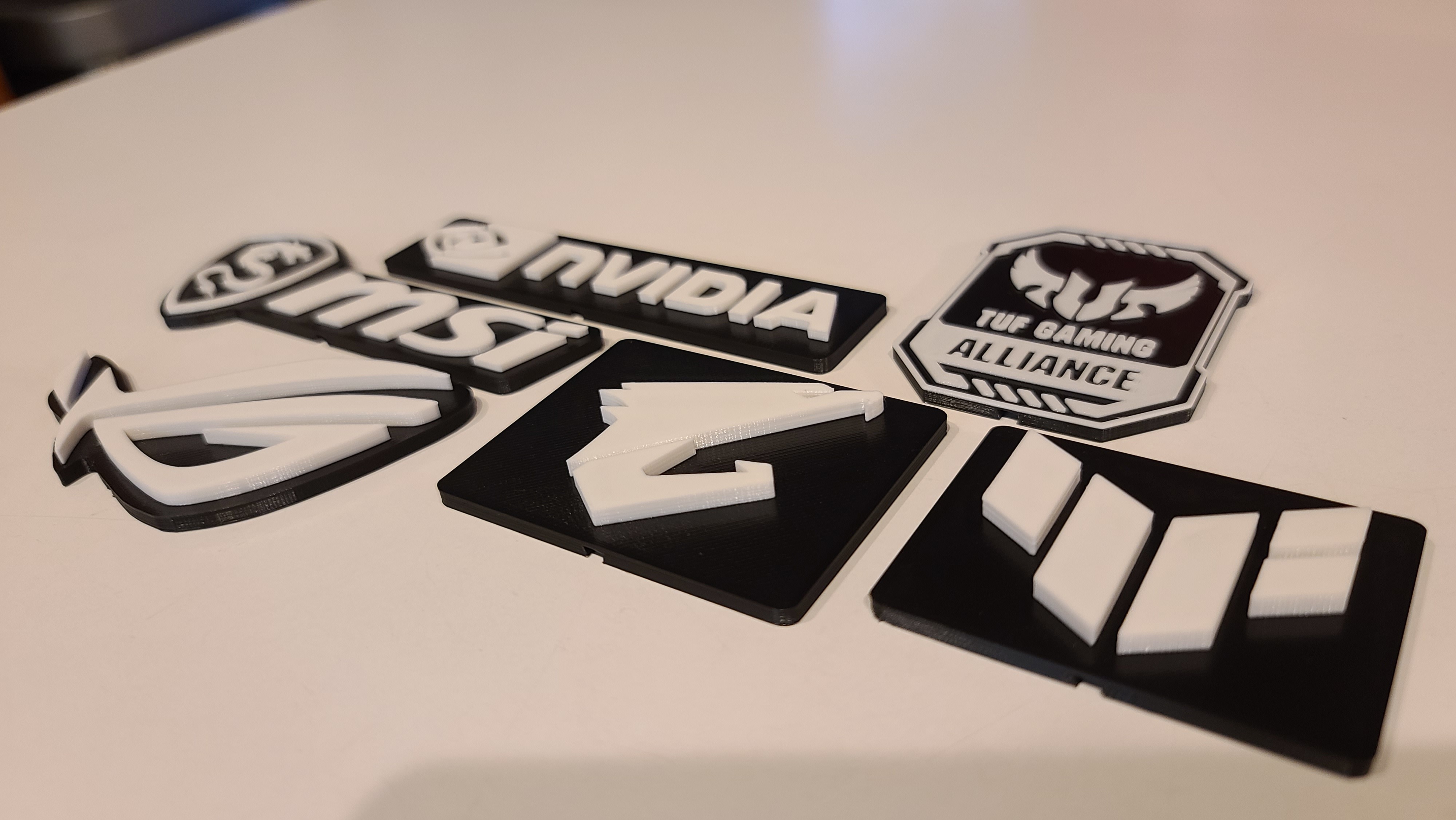 STL file Anti-Sag GPU Support Riser with Custom 3D Printed Badges ...