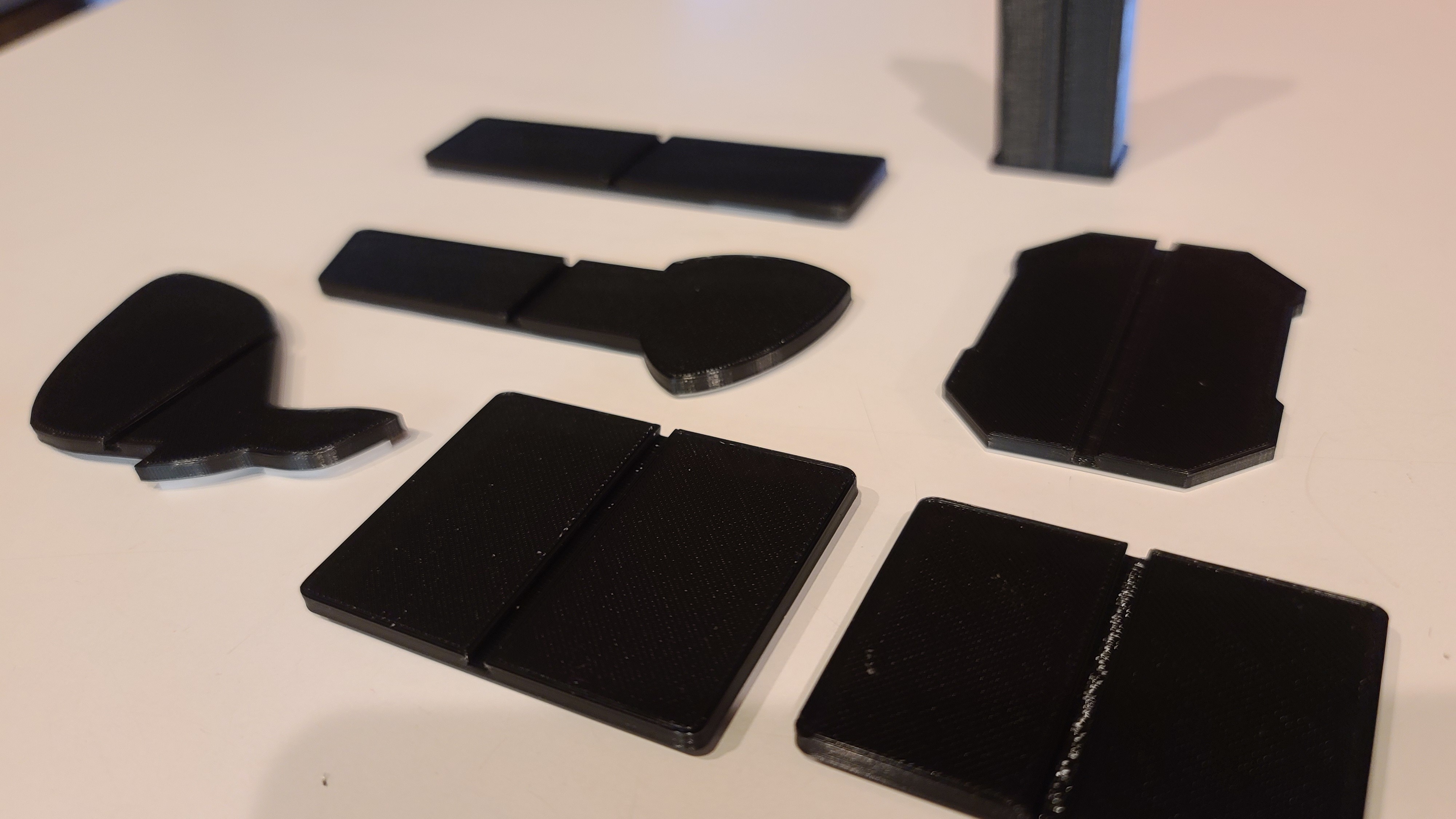 STL file Anti-Sag GPU Support Riser with Custom 3D Printed Badges ...