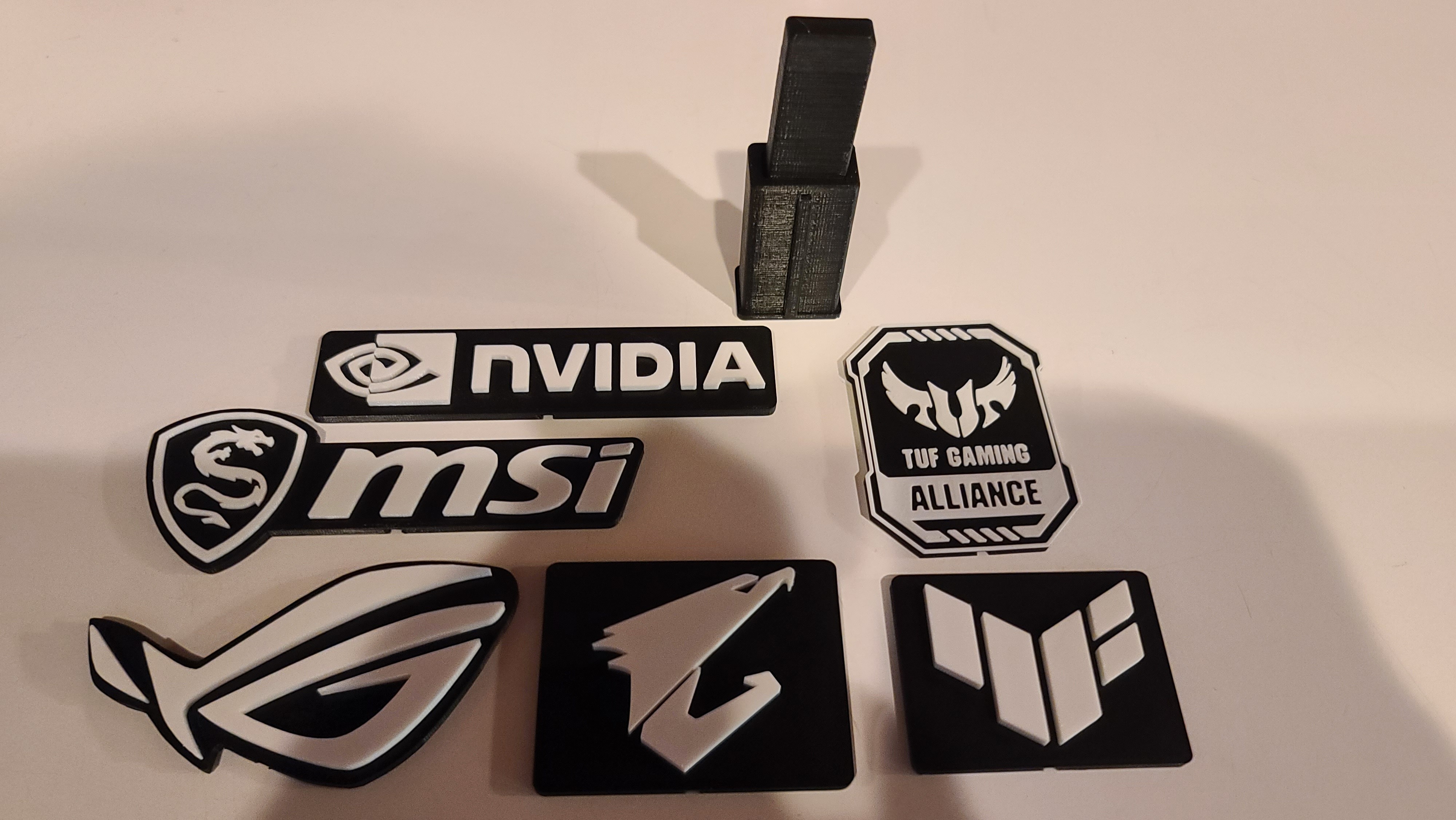 STL file Anti-Sag GPU Support Riser with Custom 3D Printed Badges ...