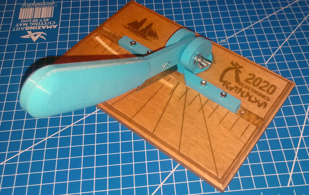 Fichier STL gratuit Mini guillotine pour lattes (planches) 👽・Plan à ...