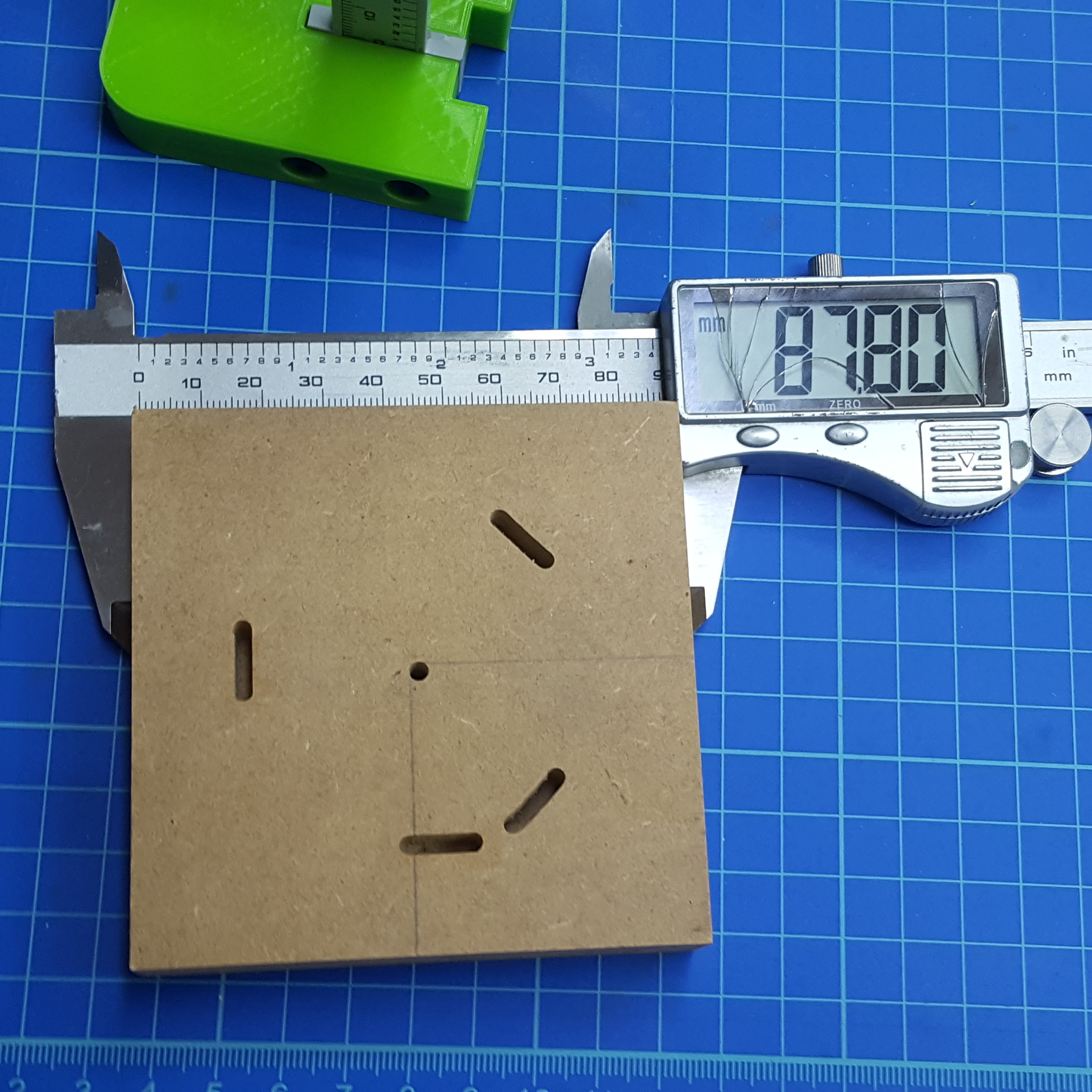 STL file Height Gauge with Electronic Digital Caliper 🧞‍♂️・Model to ...