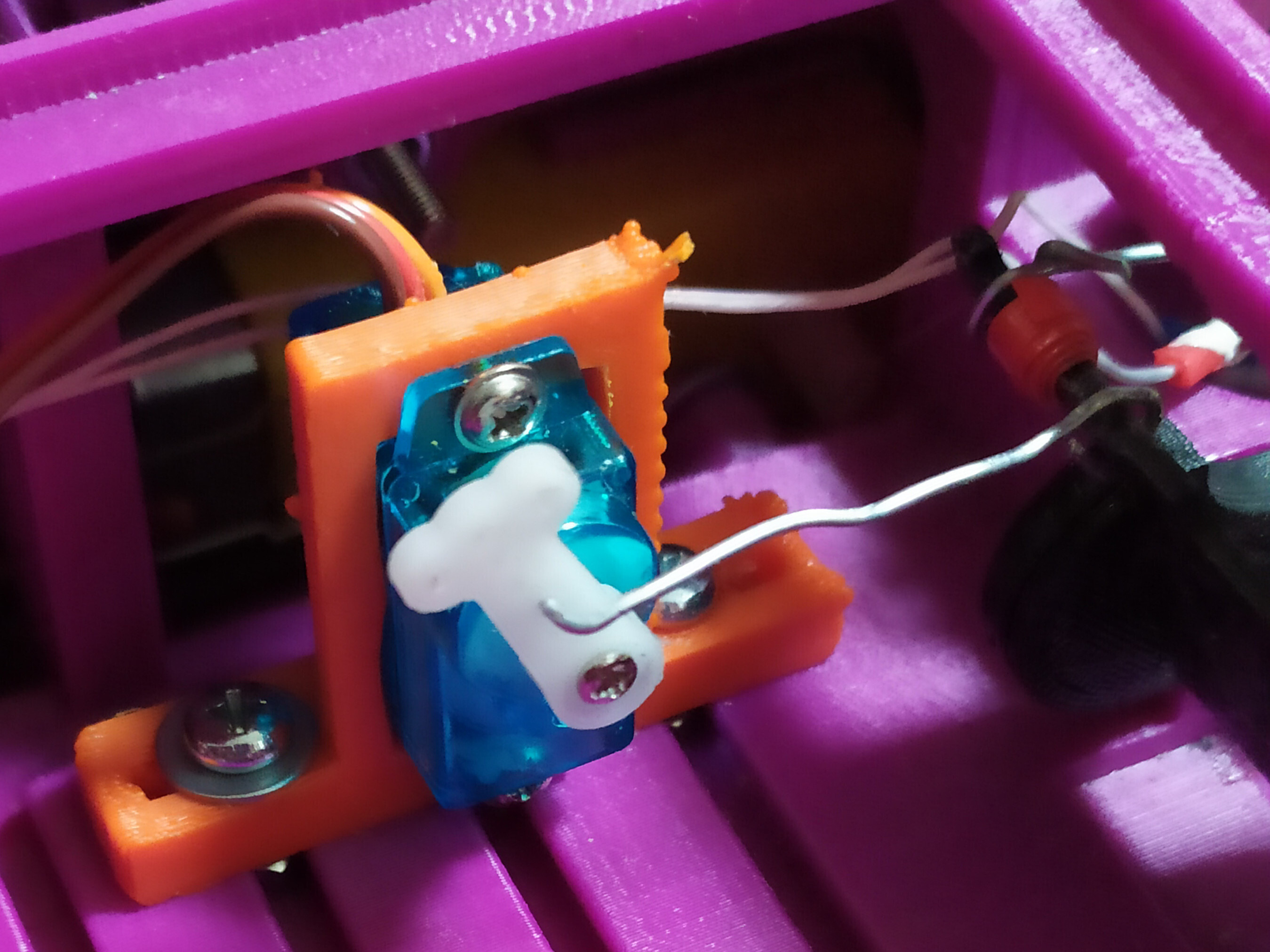 Free STL file Micro FPV camera and servo holders for FPV-Rover (or FPV ...