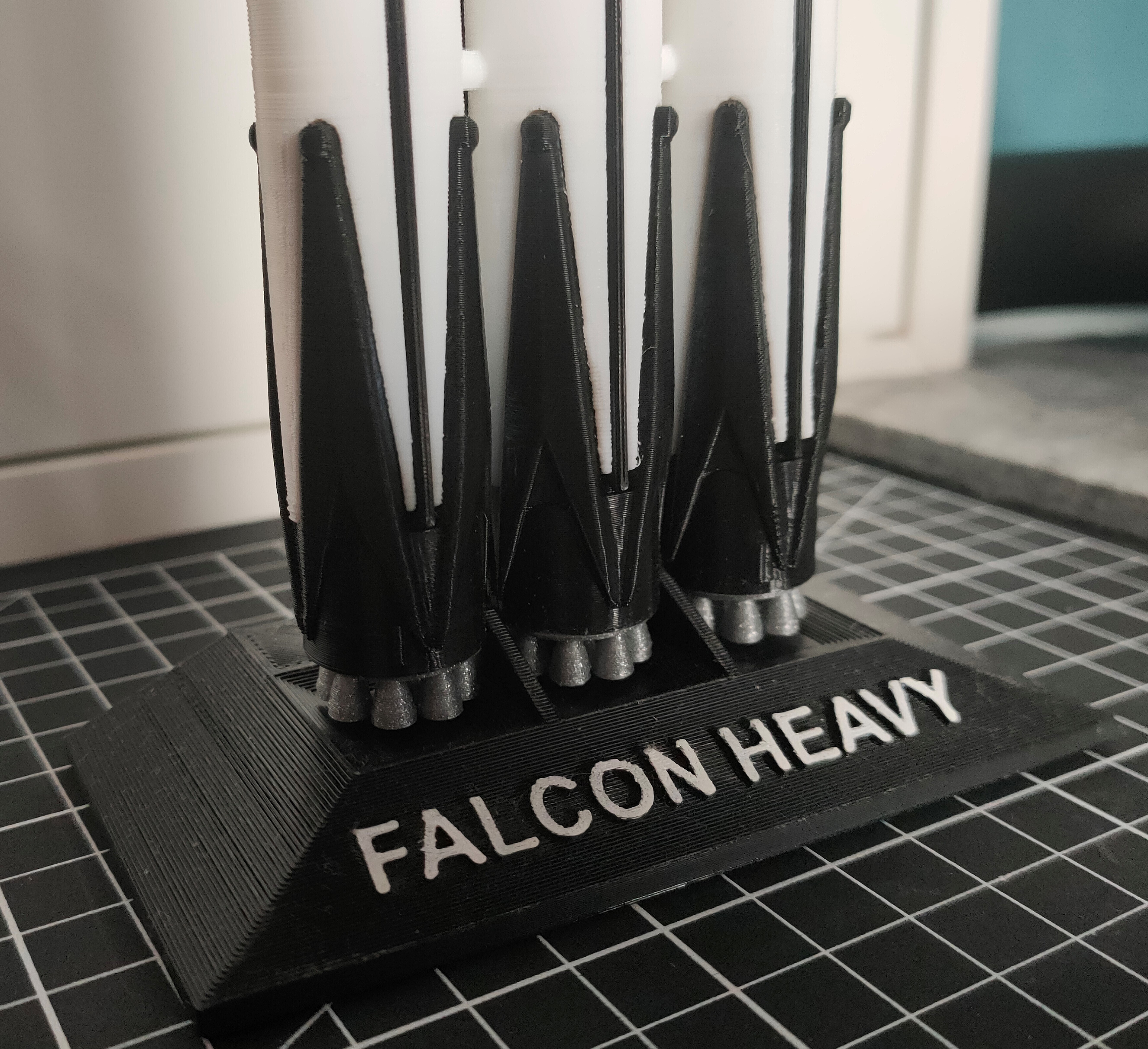Free STL file Falcon Heavy Scale 1:200 ( Multi parts) 🚀・Model to ...