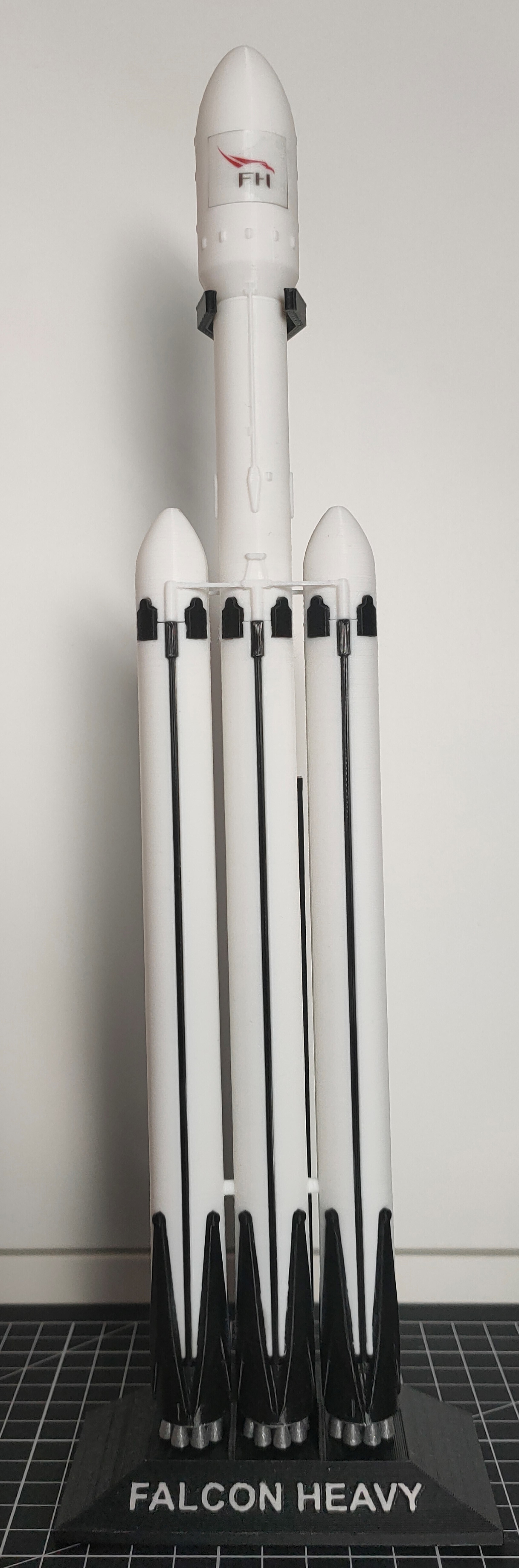 Free STL file Falcon Heavy Scale 1:200 ( Multi parts) 🚀・Model to ...