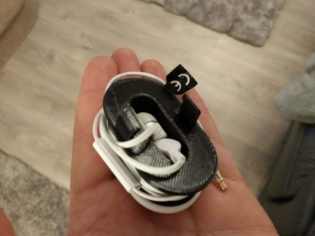 Free STL file Oculus Quest Wire Tidy / Earphone Tidy・3D printing idea ...