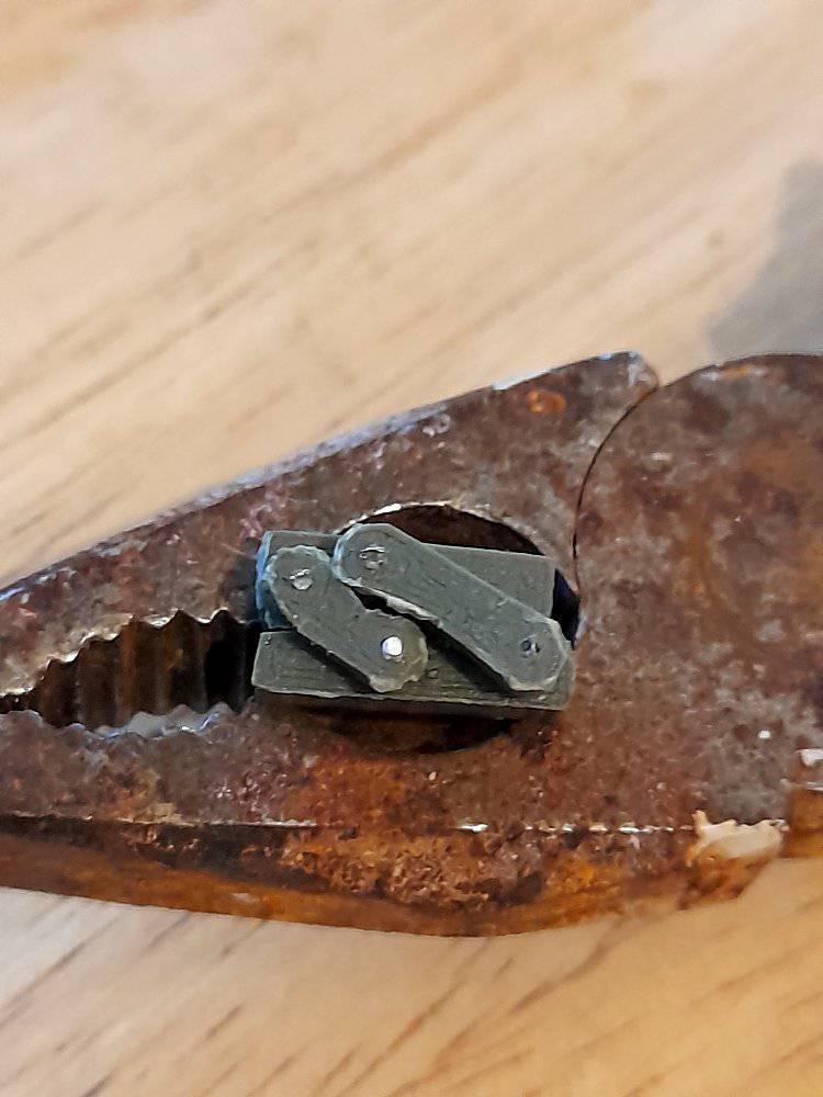 Free STL file 1/10 scale hood hinge for rc crawler 👽・Template to ...