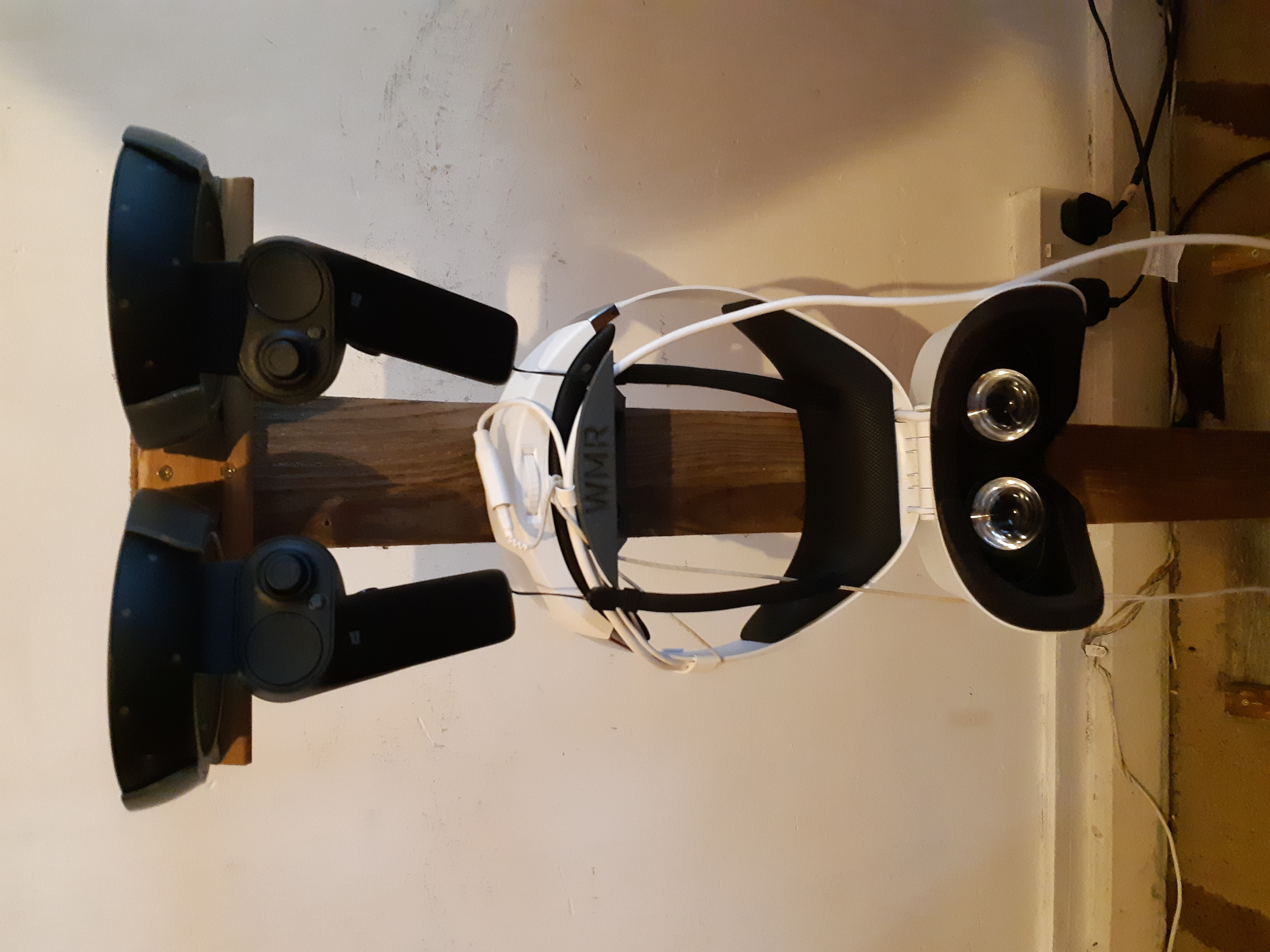 Free STL file windows mixed reality vr headset hanger・3D printer model ...