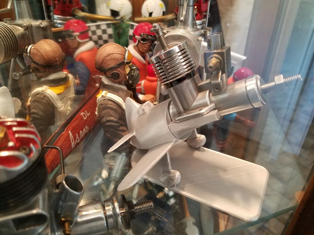 3D printing Display stand for engine 1.5cc • made with Ender 3D Pro・Cults