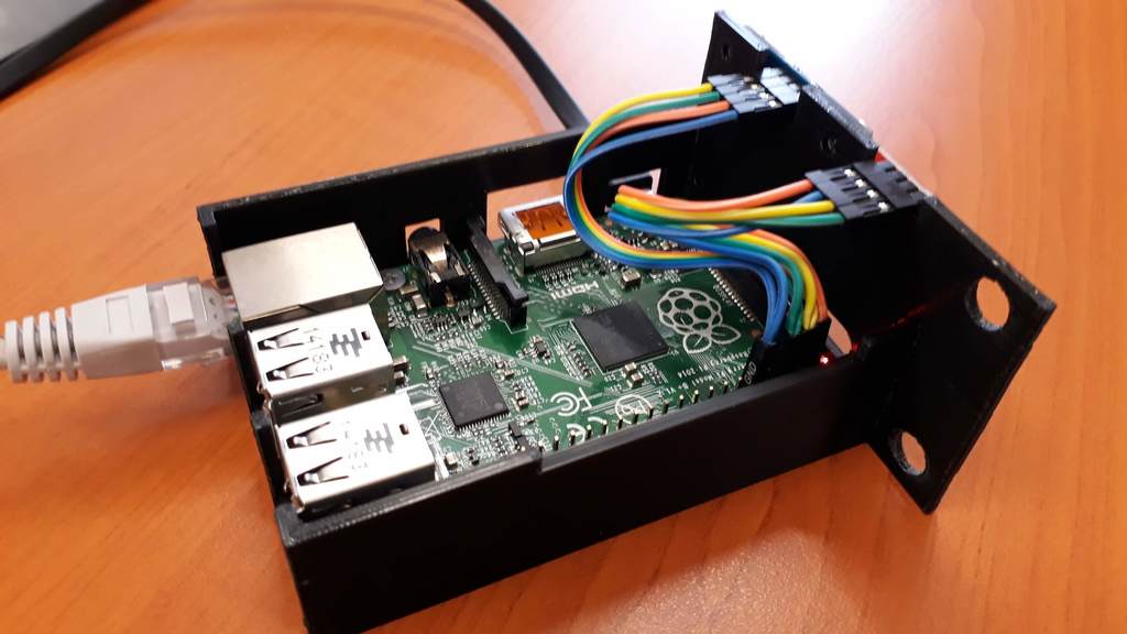 Fichier 3D gratuit Boîtier de montage en rack pour Raspberry Pi B+ + HTU21D + SH1106・Modèle ...