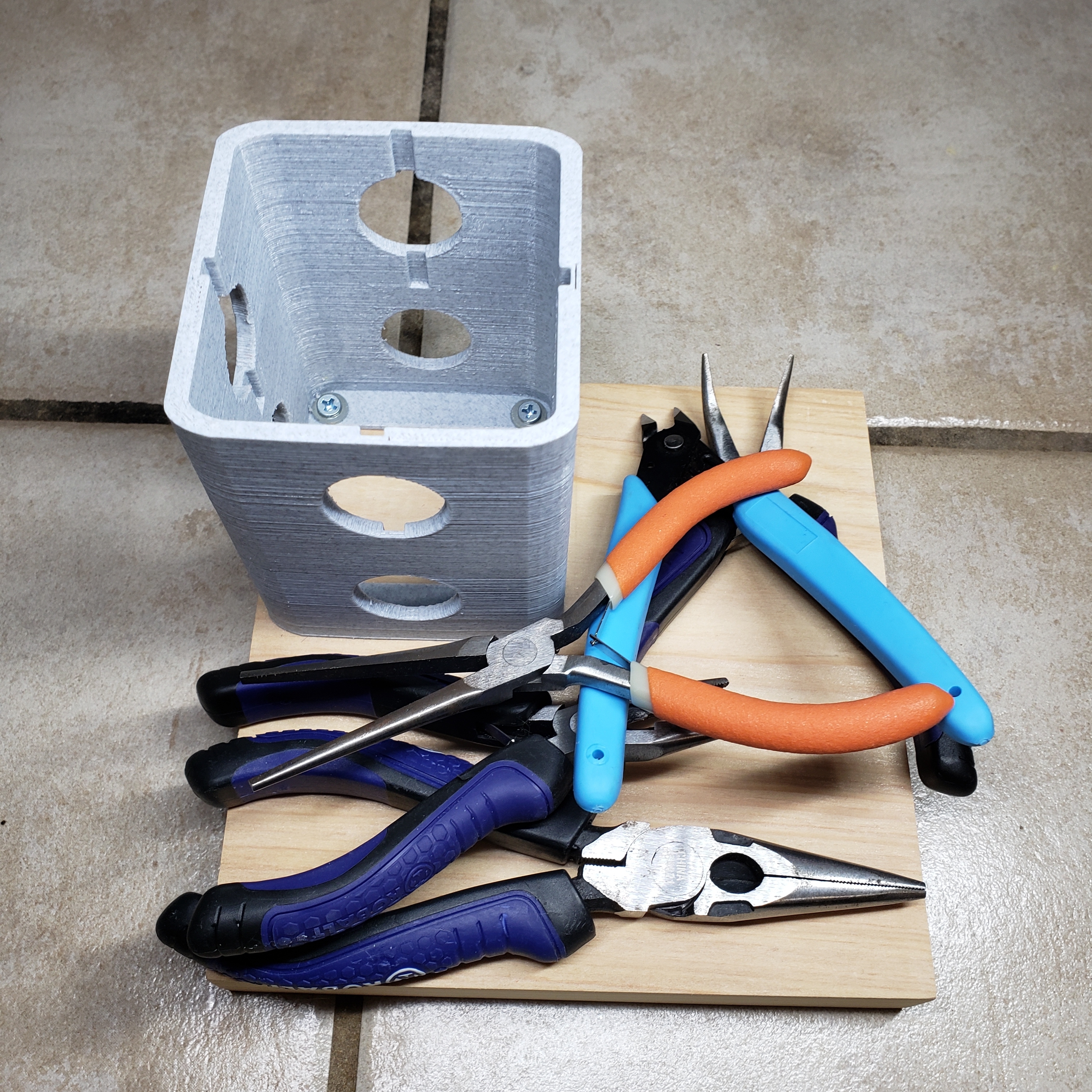 STL file Tool Station for Utensils, Tools and Pliers・3D printing idea ...