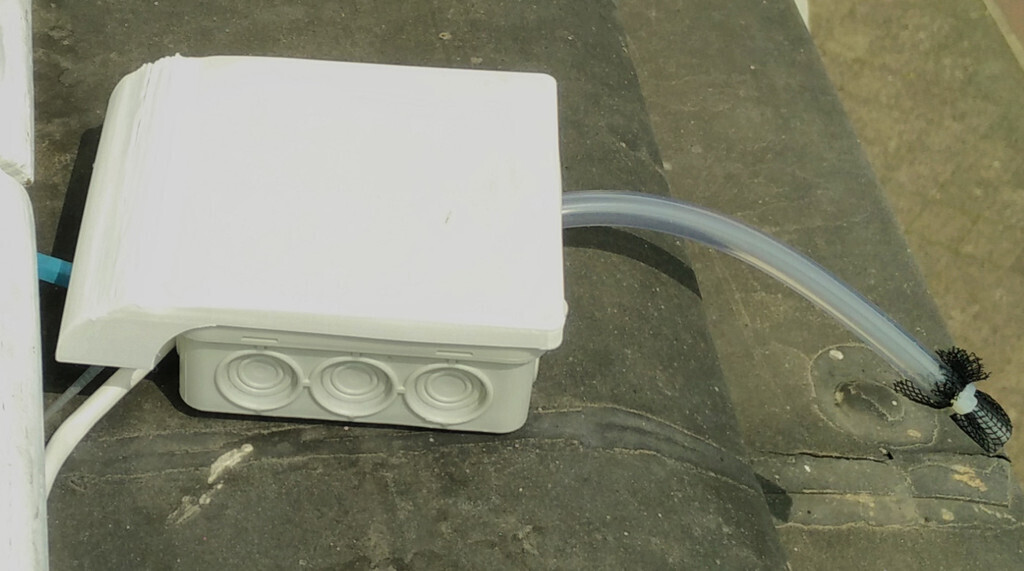 Free STL file rain protection & top cover for 85x85mm IP65 box housing ...