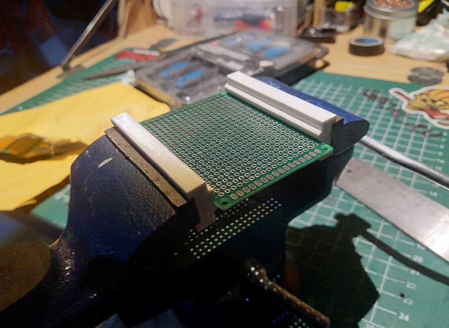 Free STL file Mini Vise Magnetic PCB Soft Jaw・3D print object to ...