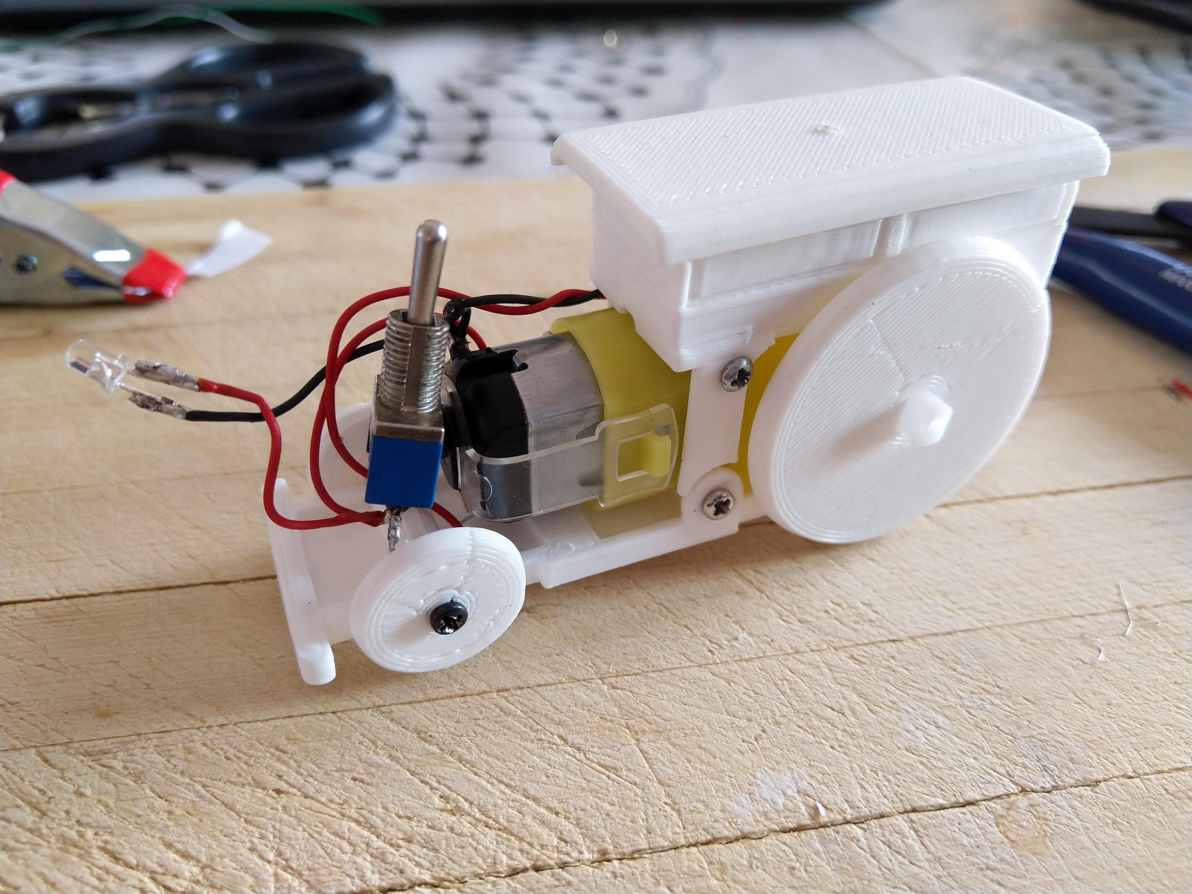 Free STL file Wooden Train Tracks USB Rechargeable Electric Engine 🪵 ...