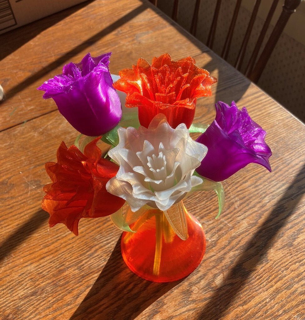 Fichier STL gratuit Fleurs avec vase 🏺・Design pour impression 3D à ...