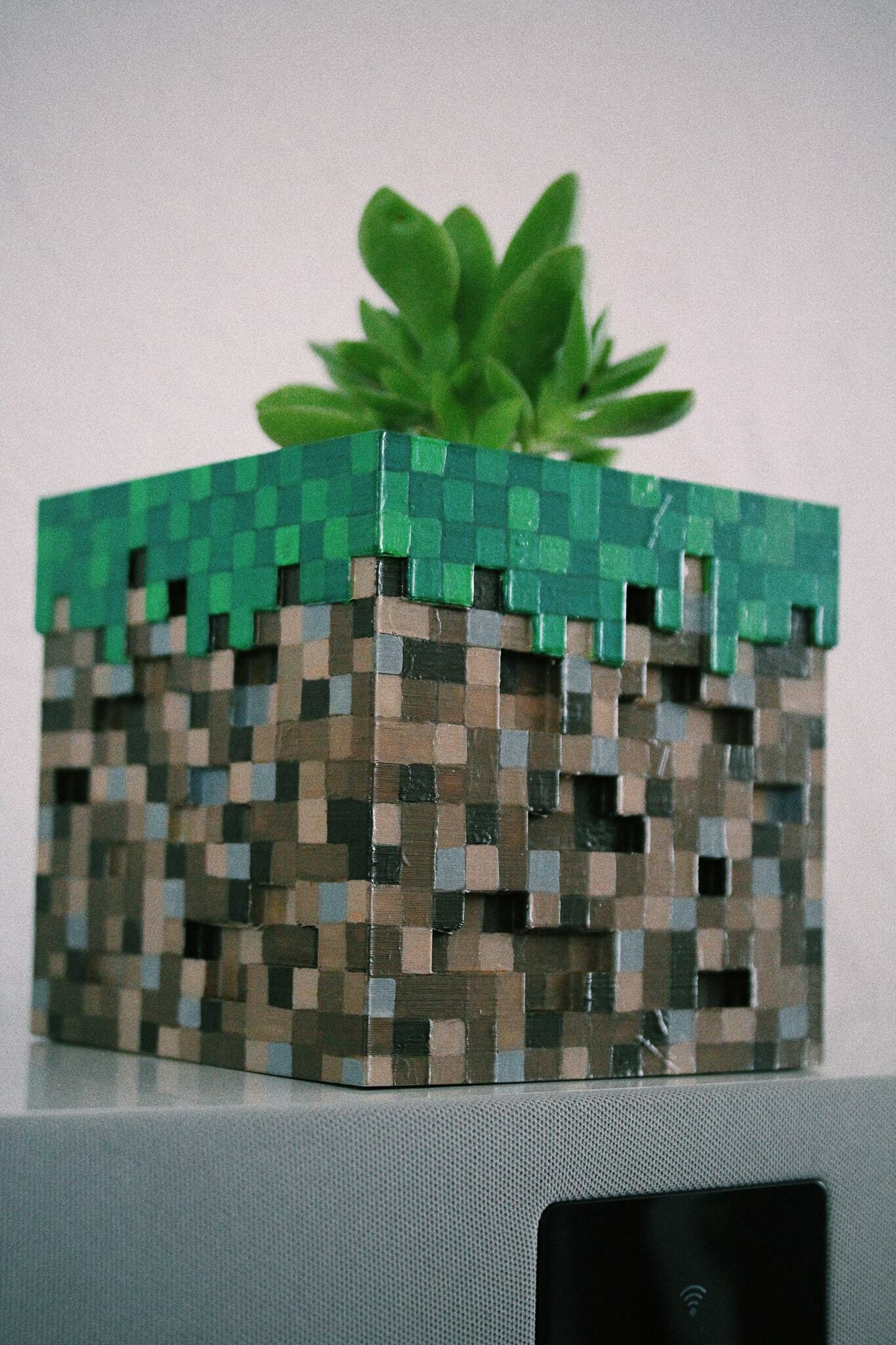 OBJ file Minecraft Cube Planter Pencil Stand・3D print object to ...