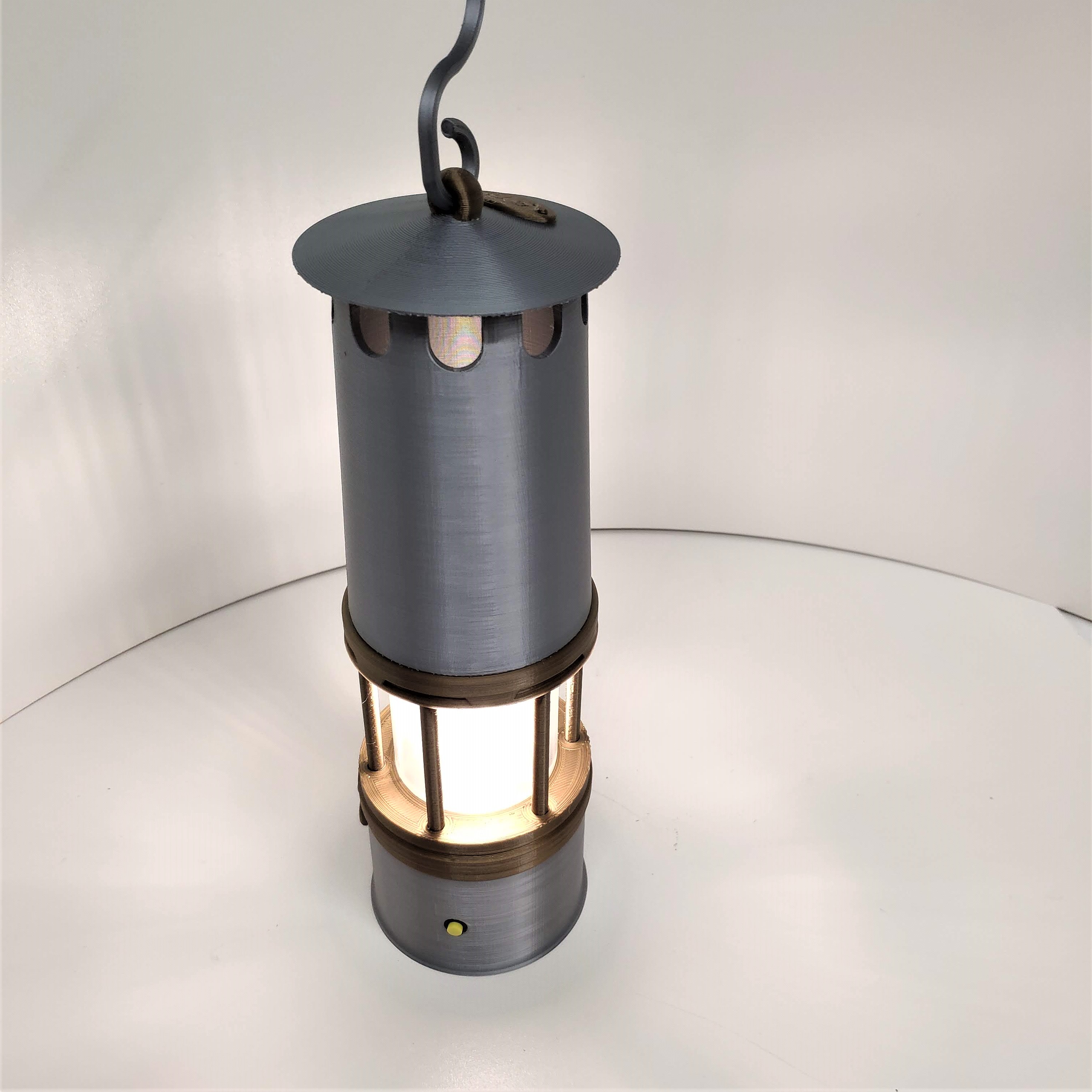STL file Miner's Flame Lamp 🔥・3D printing template to download・Cults