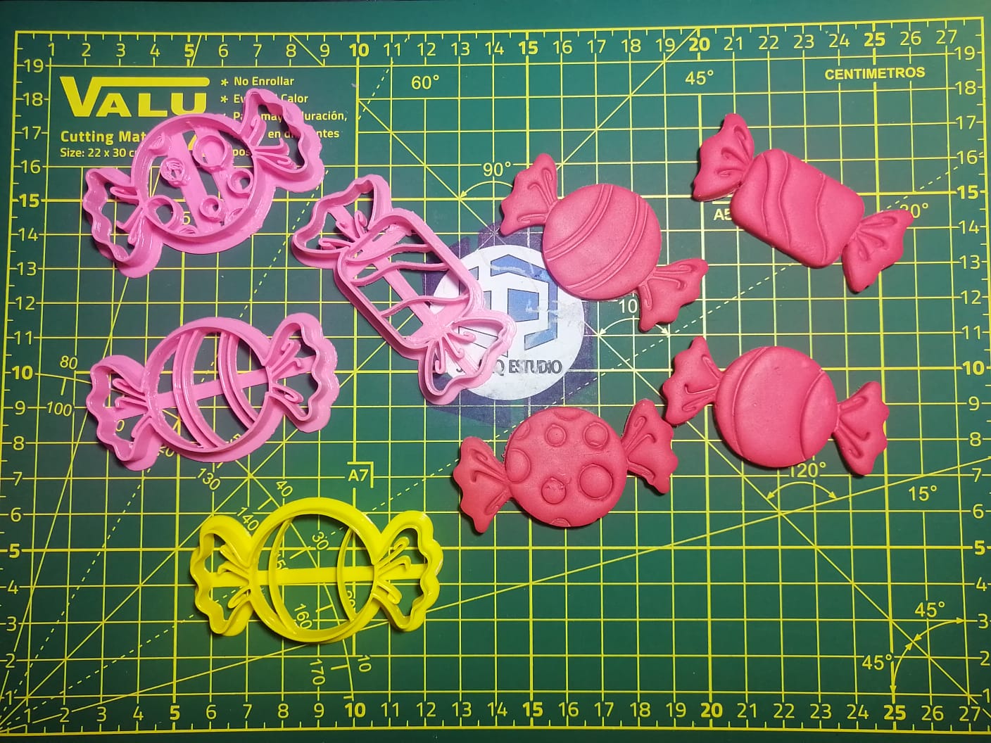 STL file candy cookie cutter・3D printer design to download・Cults