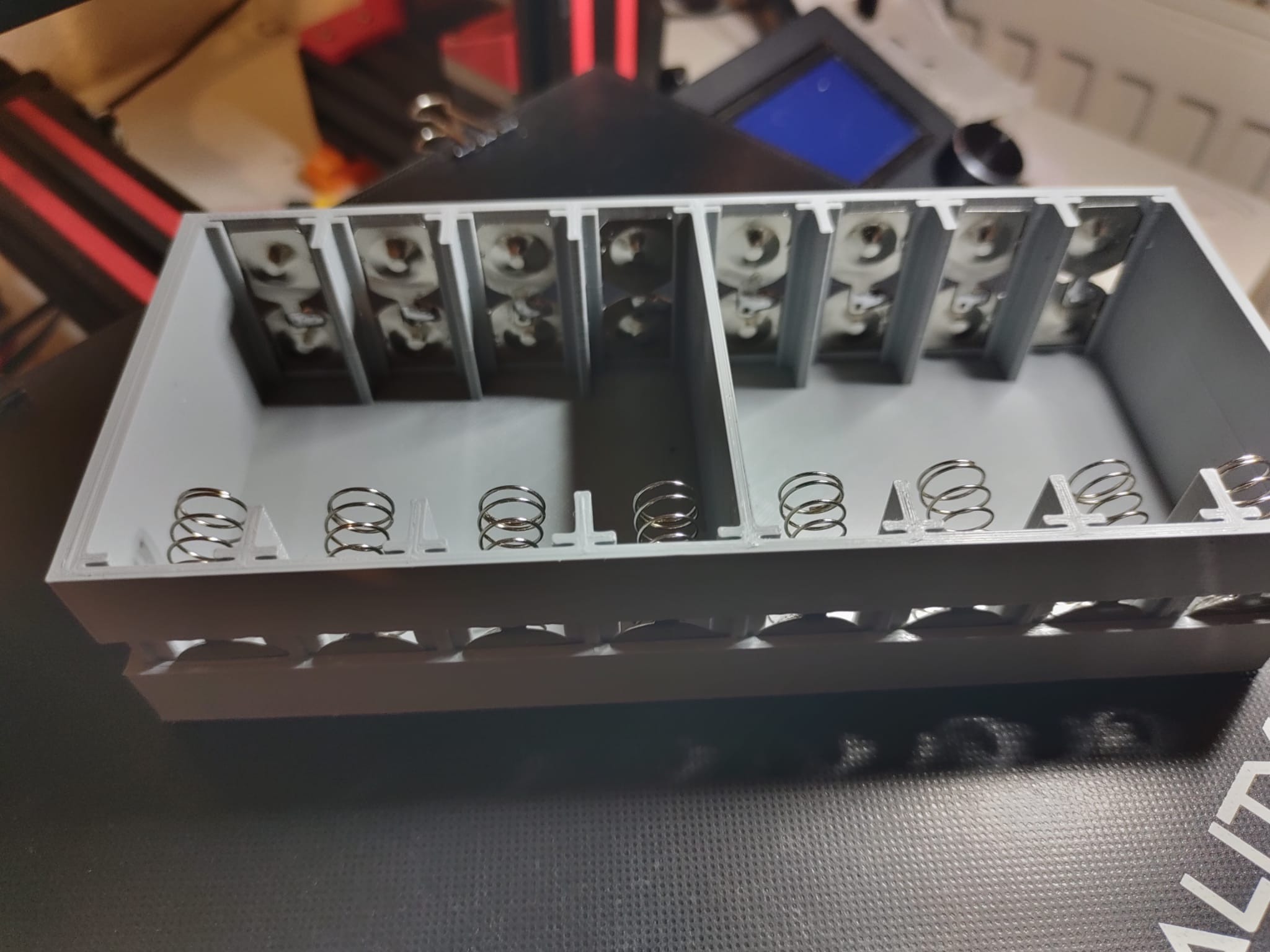 Free STL file 16 cell 18650 Battery Power Bank・Model to download and 3D ...