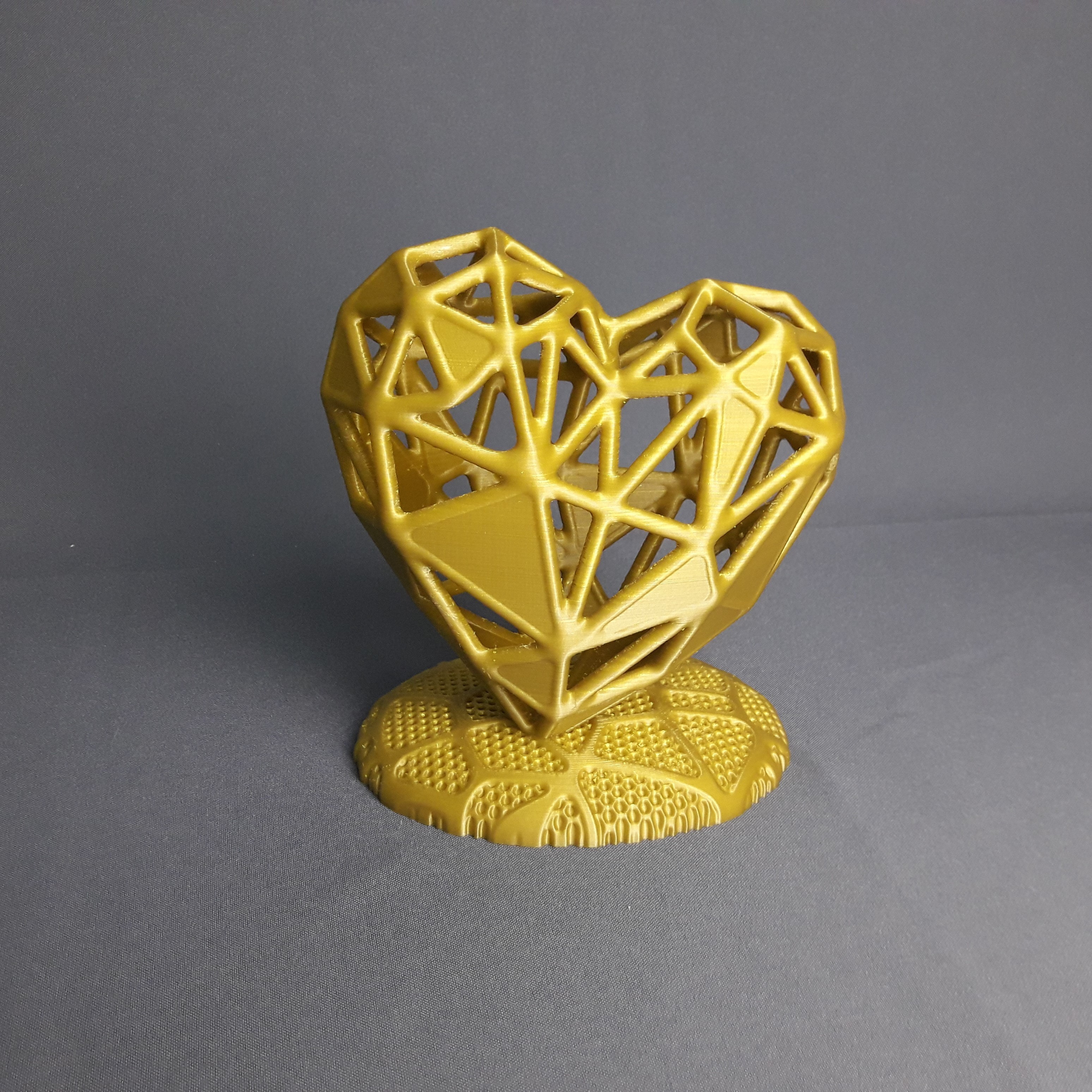 OBJ file Heart pen holder 💜・3D printable model to download・Cults