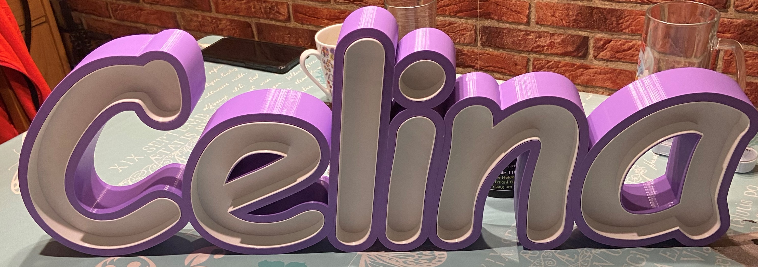 STL-Datei Celina Led-Namenslampe 👽・Design für den 3D-Druck zum ...