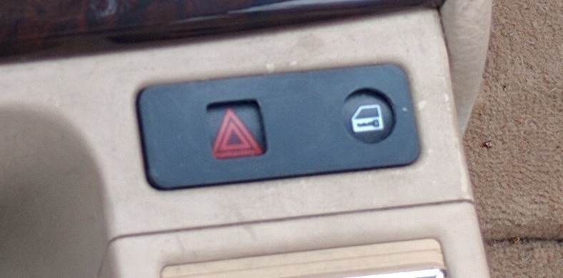 Free 3D file hazard / lock button cover for BMW E46 3 series・3D ...