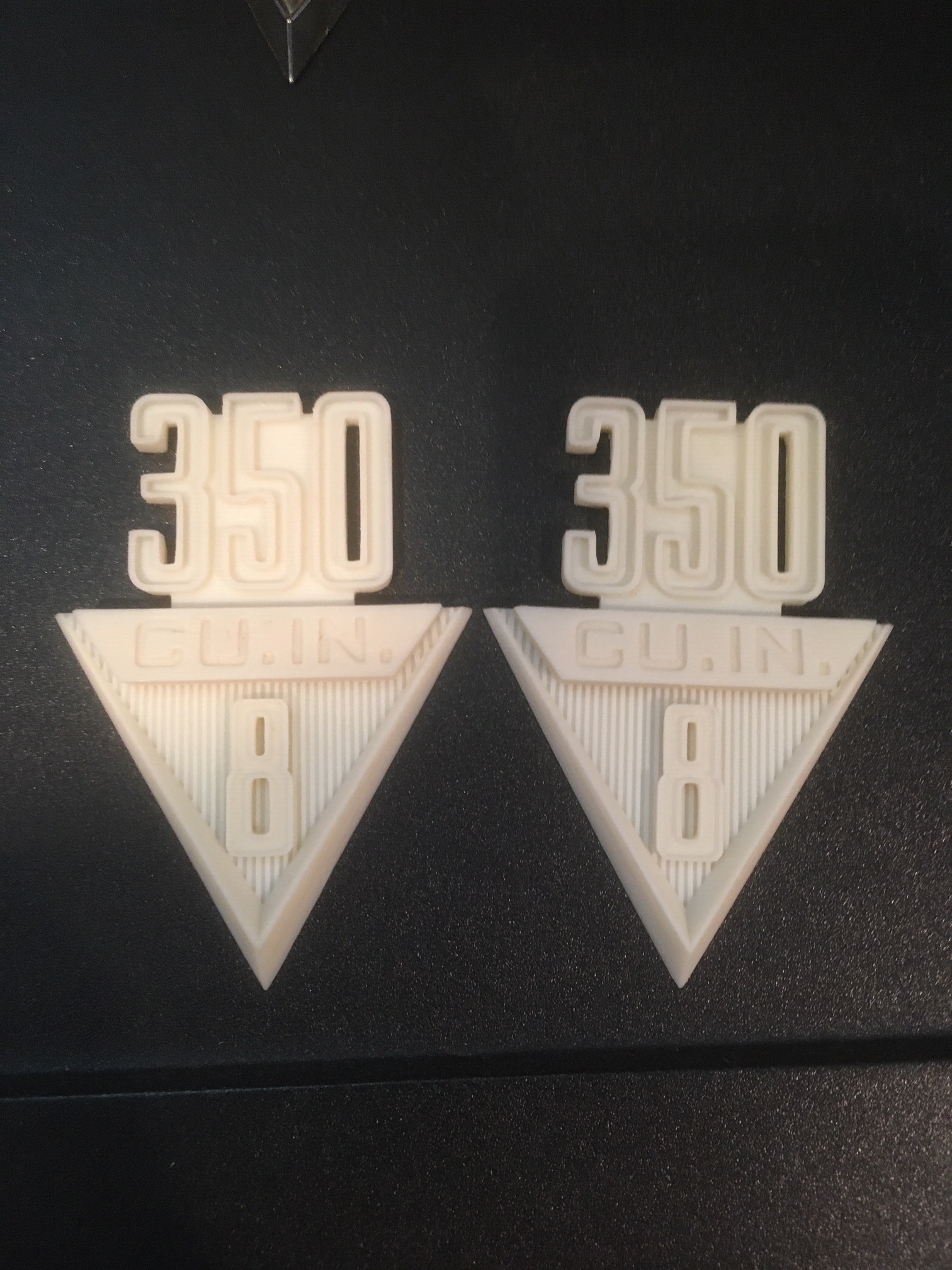 STL file chevy beaumont 350 emblem・3D print design to download・Cults