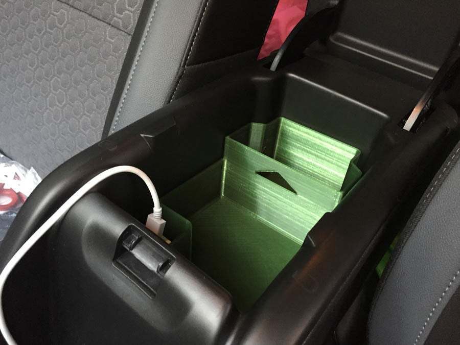 Free STL file Chevy Colorado Center Console Trays・Design to download ...