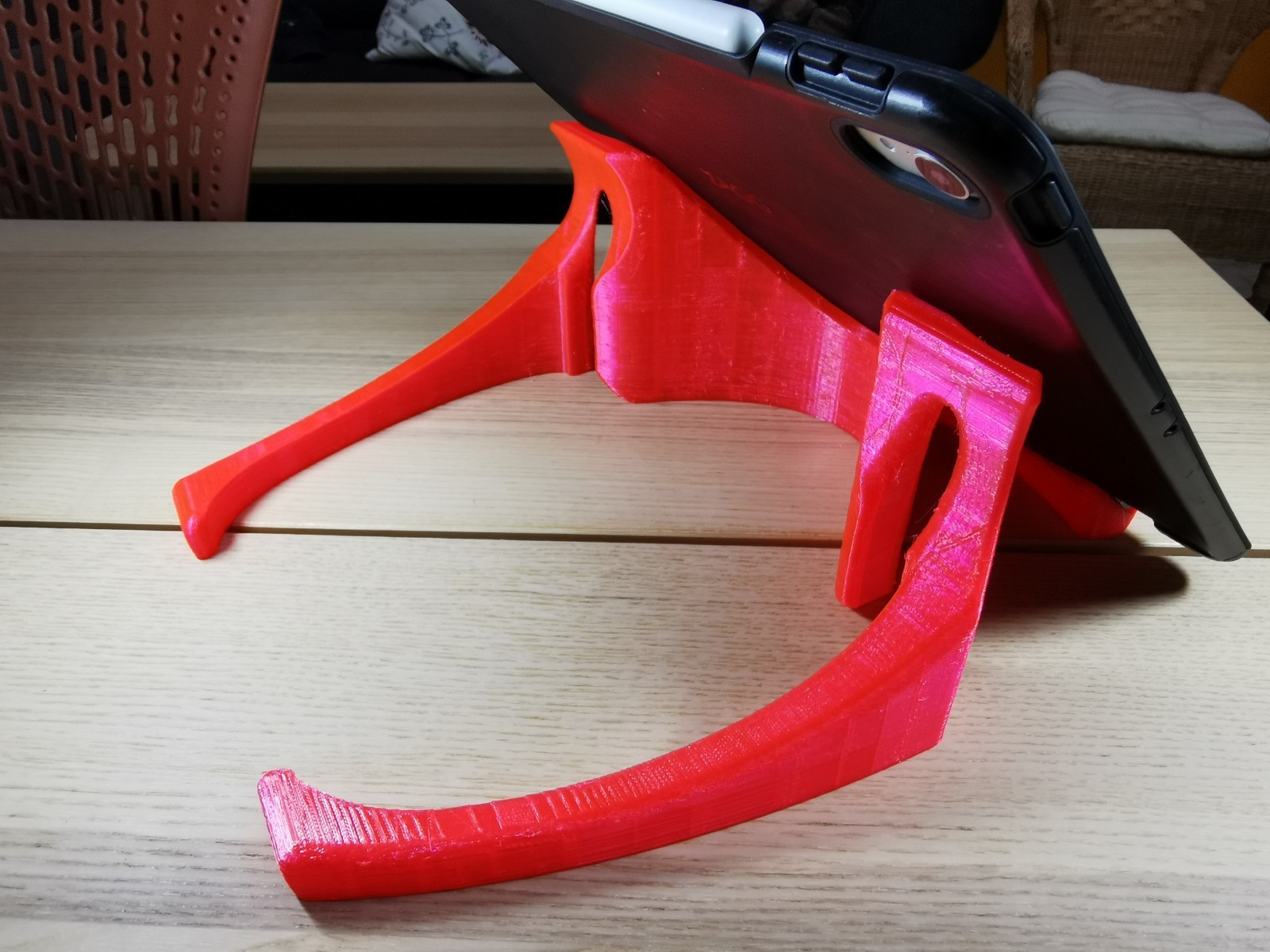 Free STL file iPad stand Crawler I・3D printing idea to download・Cults